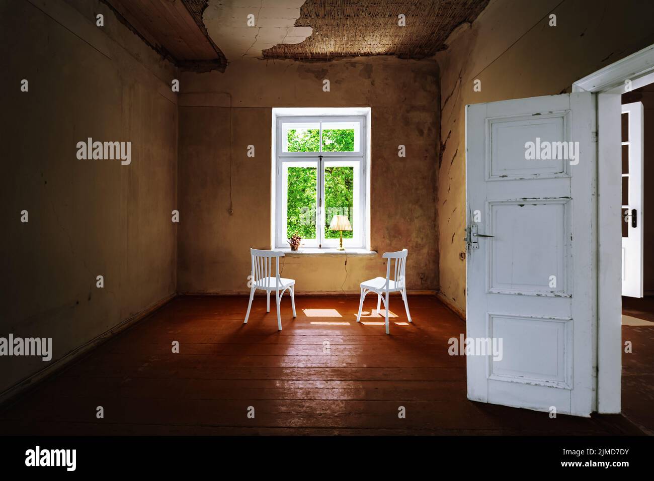 Room in the abandoned palace Stock Photo - Alamy