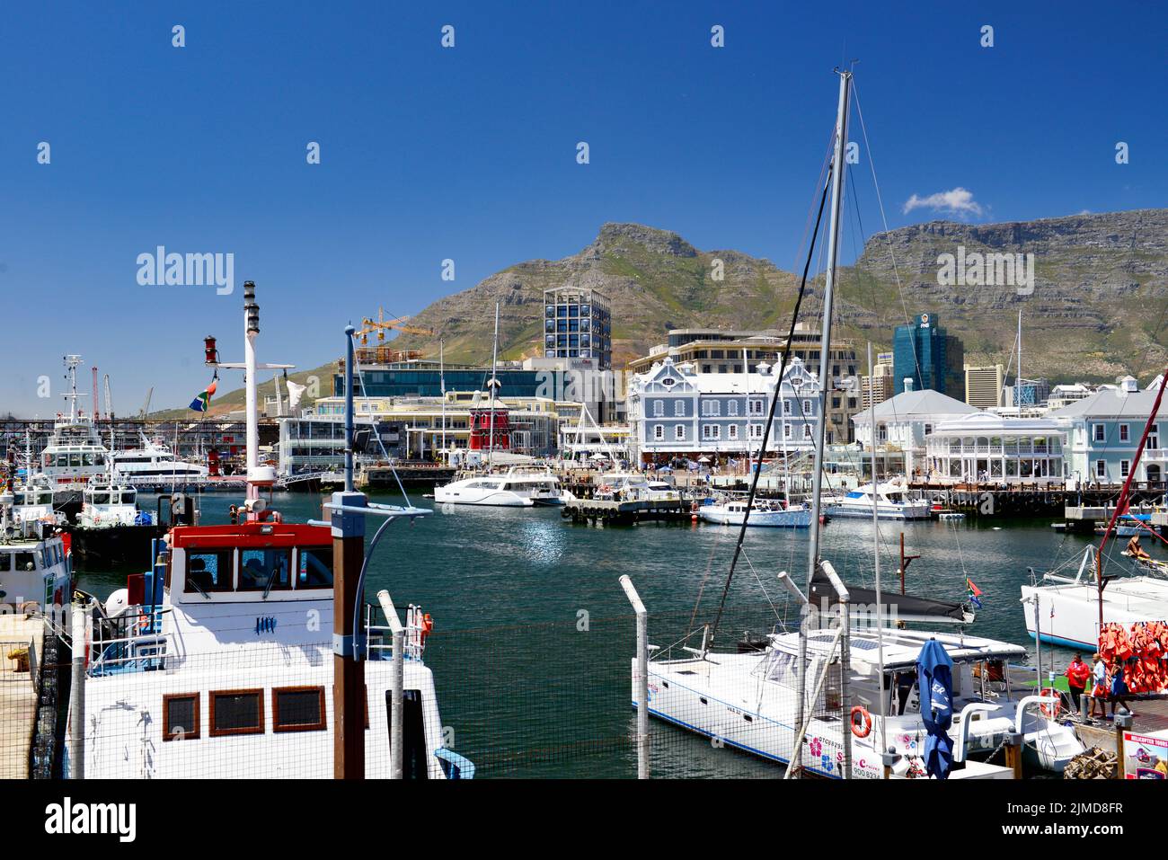 Victoria und albert waterfront hi-res stock photography and images - Alamy