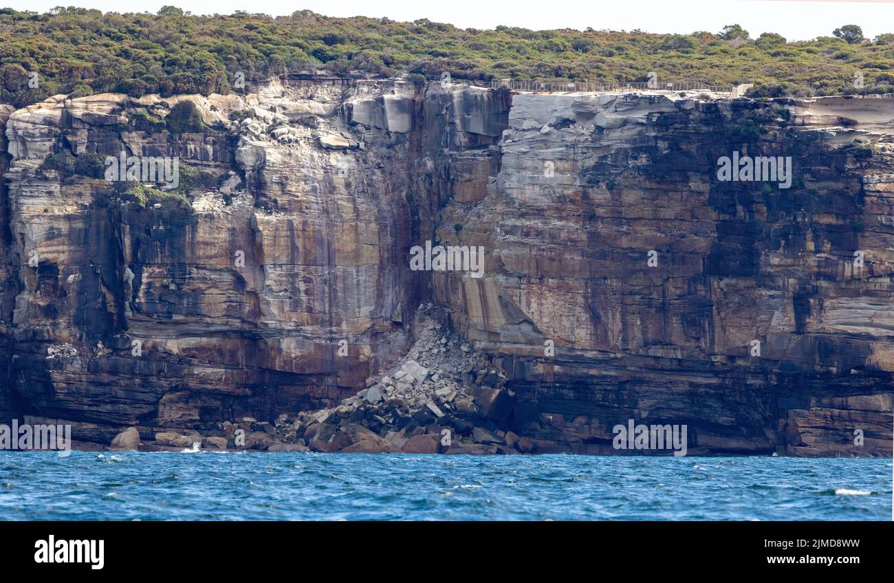 Rock falls and coastal cliffs below Wedding Cake Rock, Royal National ...