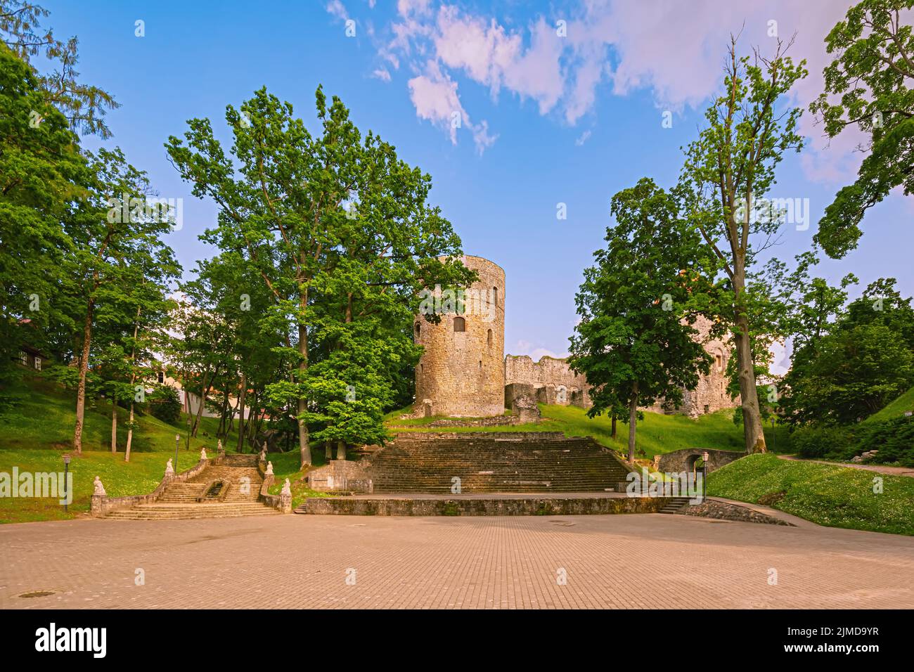 Ruins medieval castle remnants hi-res stock photography and images - Alamy