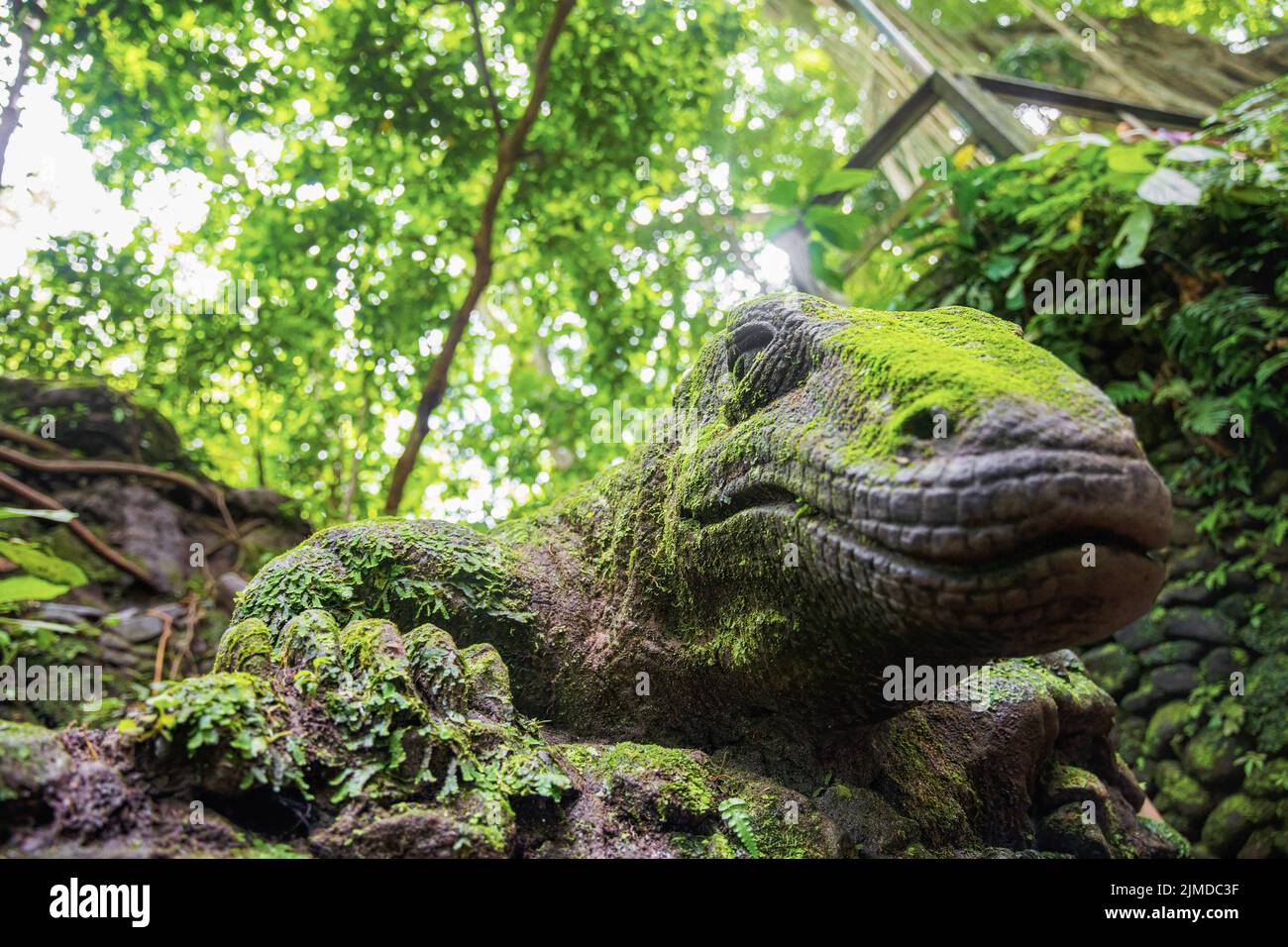 Balinese traditional lizard statue. Ubud Stock Photo - Alamy