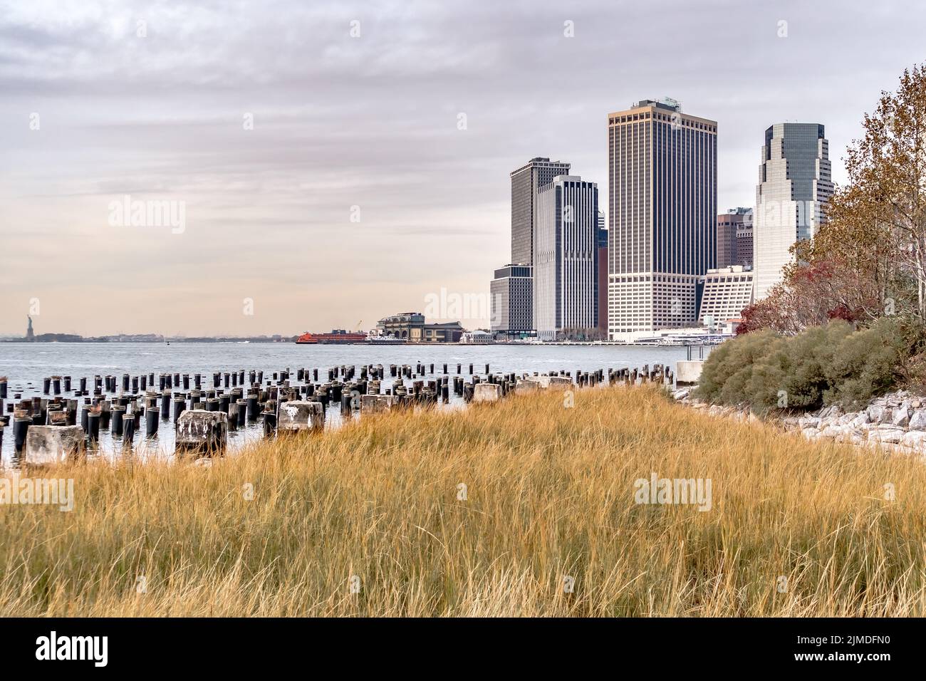 New york city skyline and november hi-res stock photography and images ...
