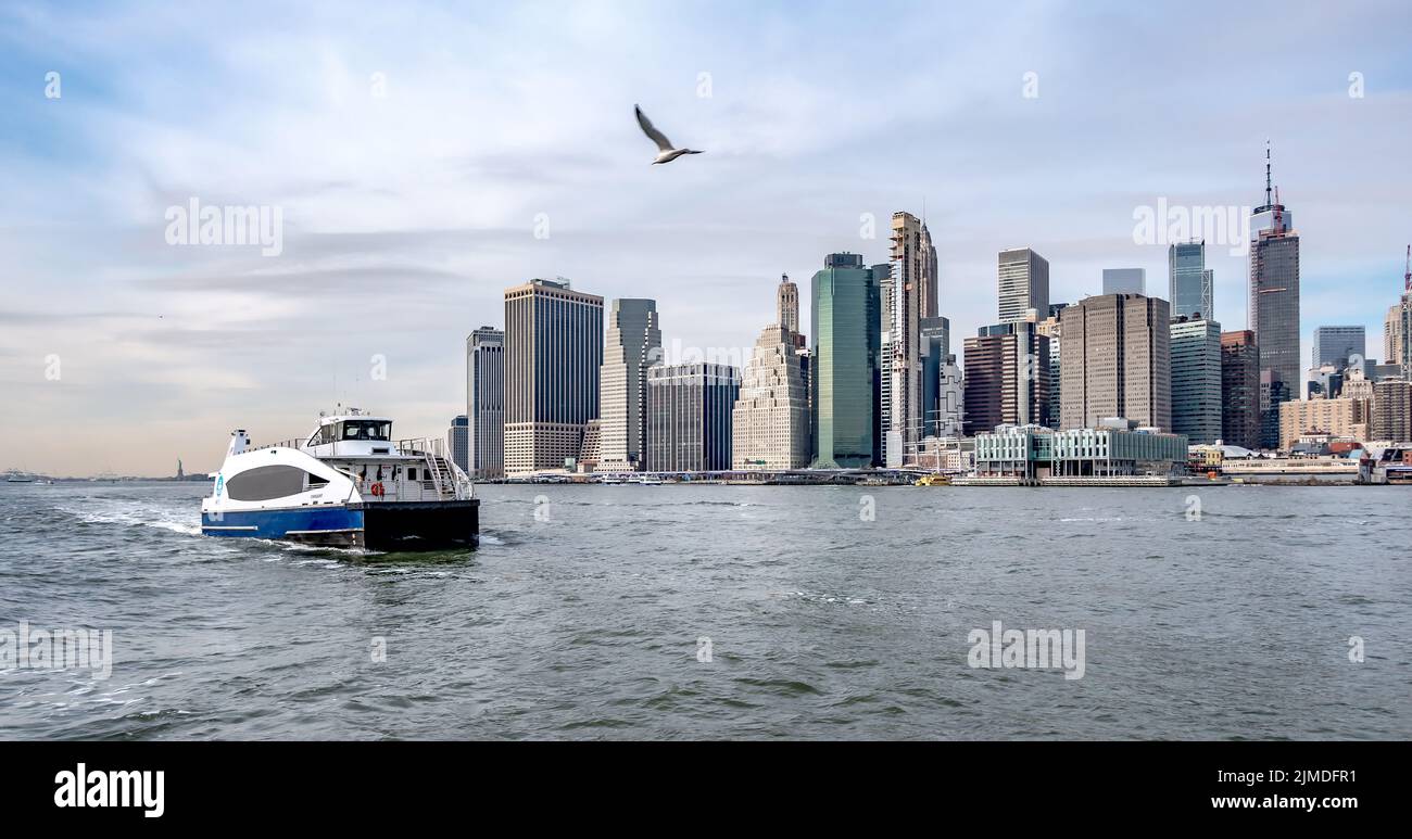 New york city skyline and november hi-res stock photography and images ...