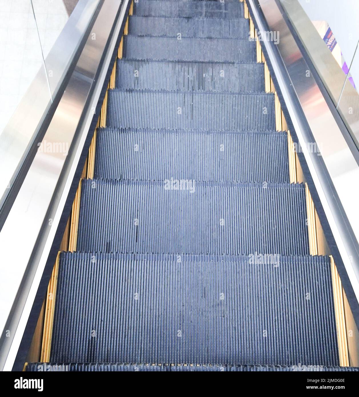 Escalator people mover hi-res stock photography and images - Alamy