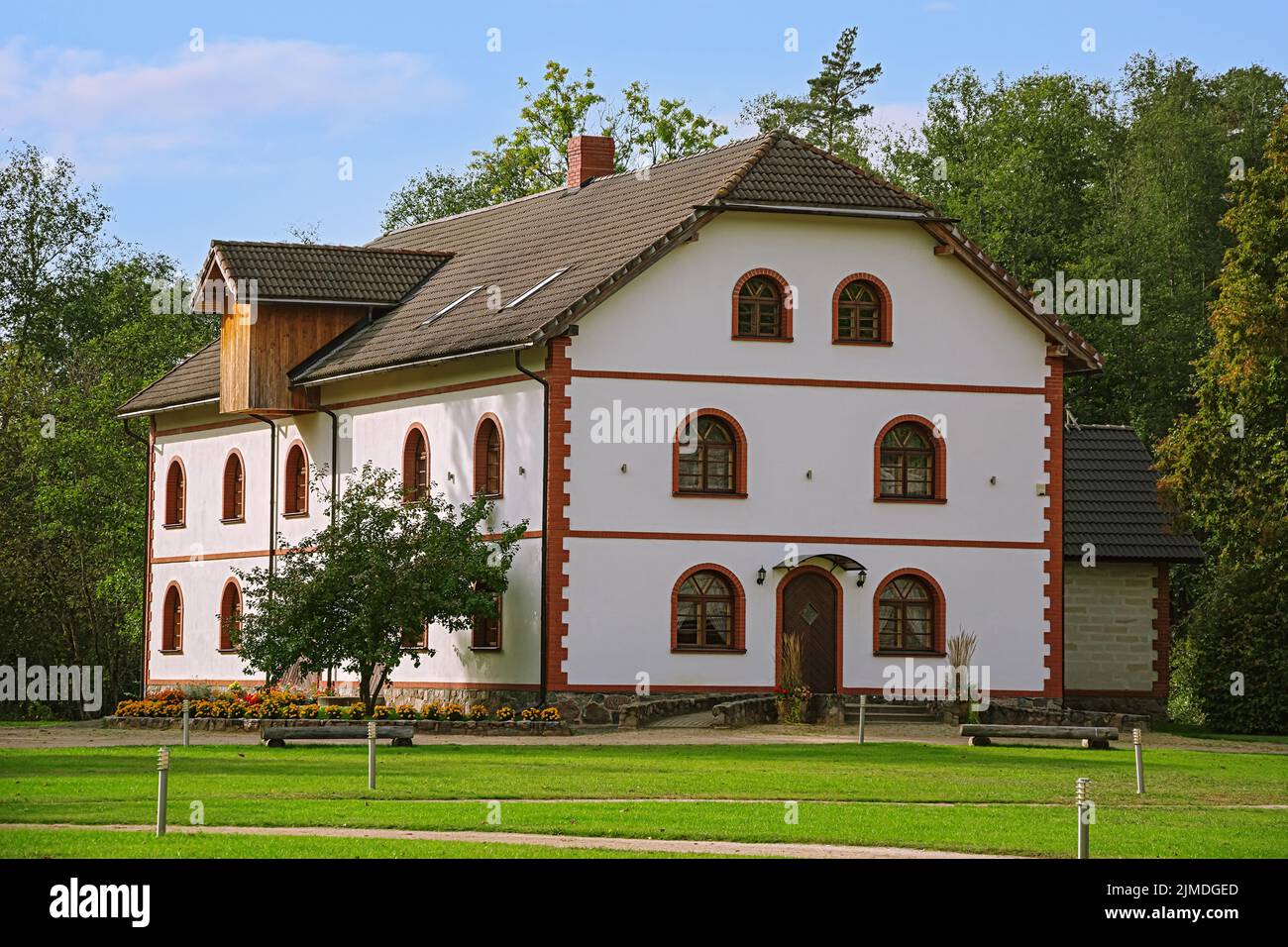House in rural area Stock Photo - Alamy