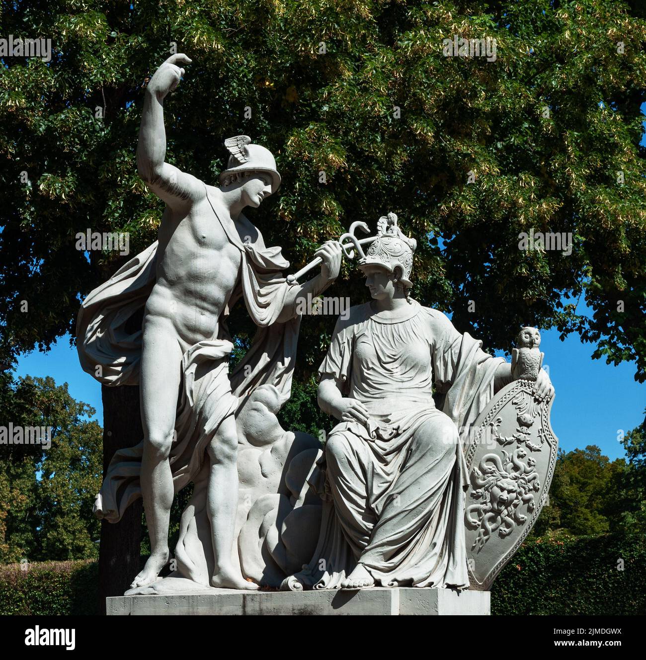 Antique statues hi-res stock photography and images - Alamy