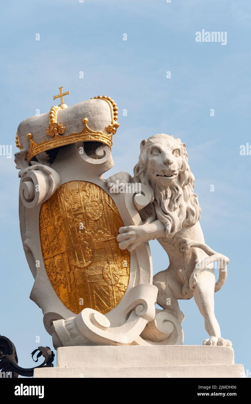 Sculpture of lion, Belvedere, Vienna Stock Photo - Alamy
