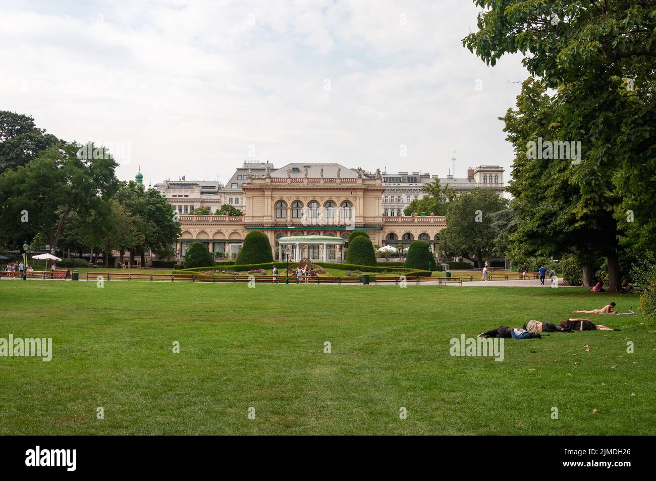 Vienna green architecture hi-res stock photography and images - Alamy
