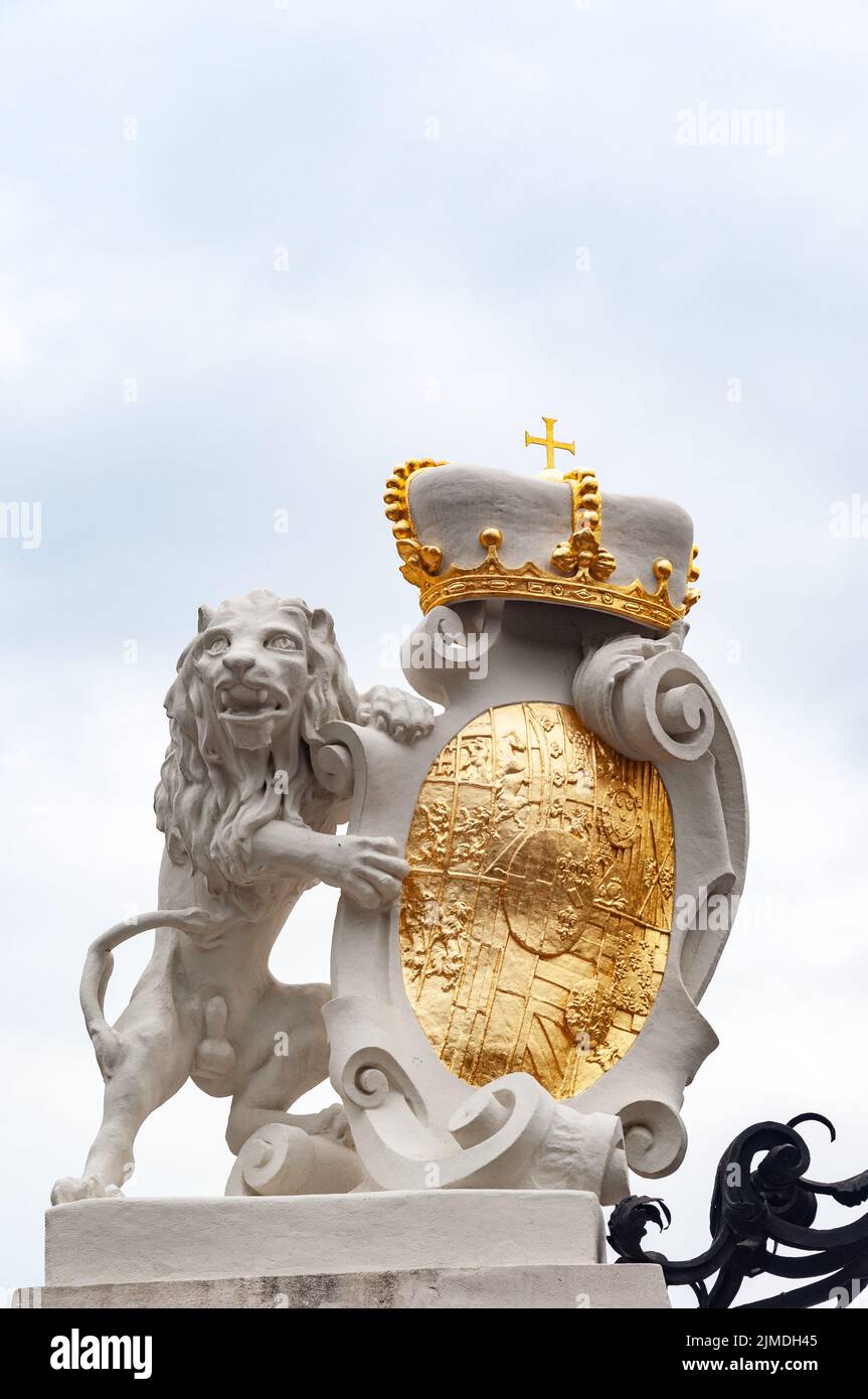 Decorative sculpture of lion, Vienna Stock Photo - Alamy