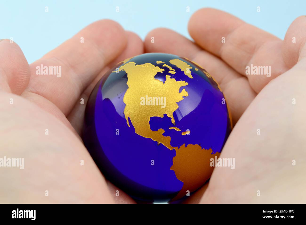 Hands protecting world planet earth hi-res stock photography and images ...