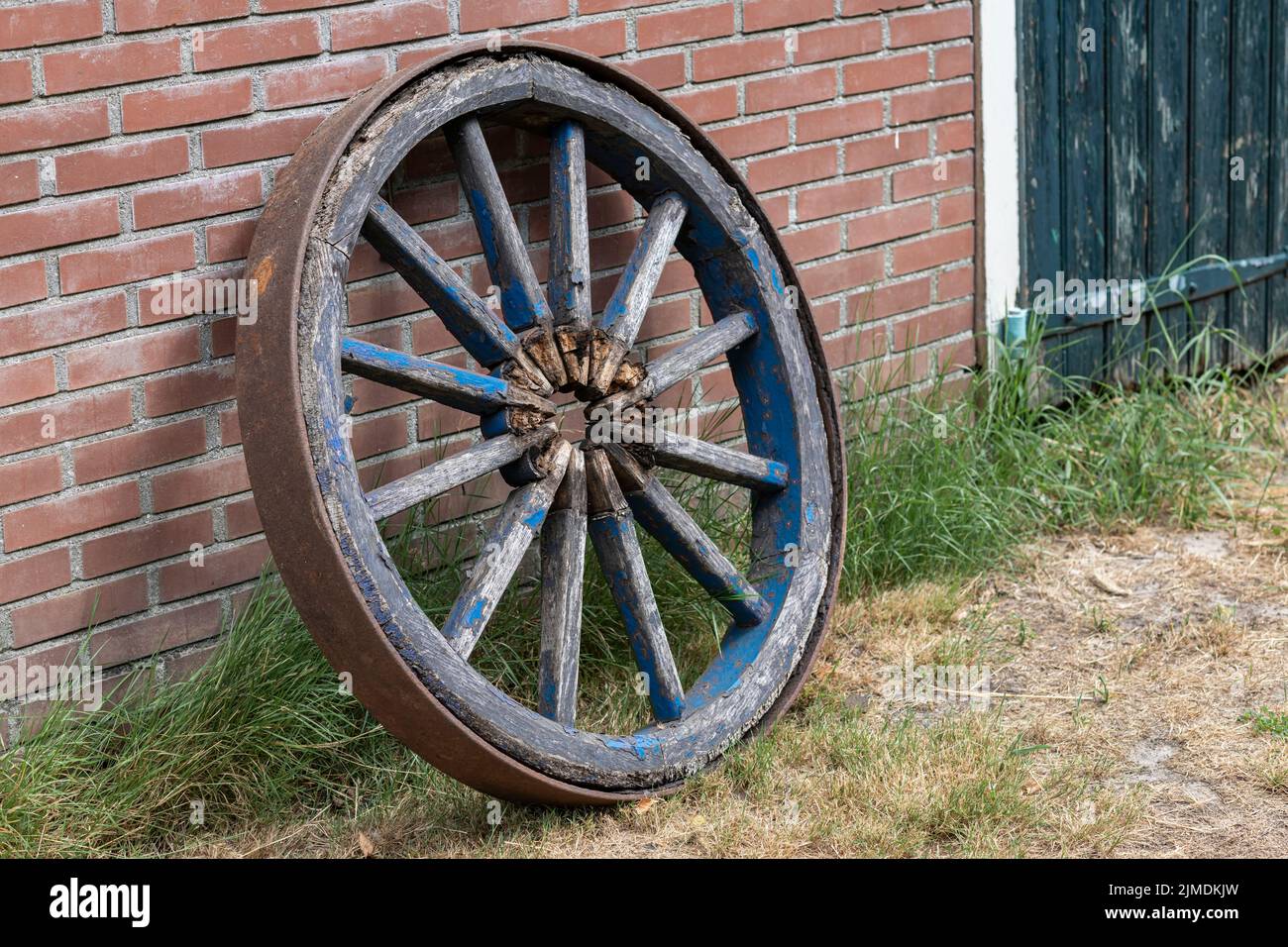 Old broken cart wheel hi-res stock photography and images - Alamy