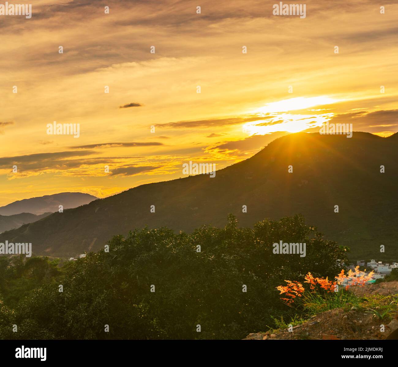 Landscape mountain sunset vietnam hi-res stock photography and images ...
