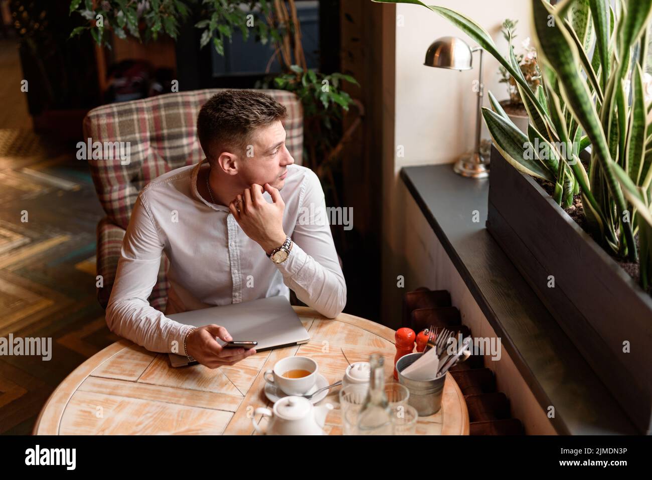 Young man resting during lunch in coffee shop Stock Photo - Alamy