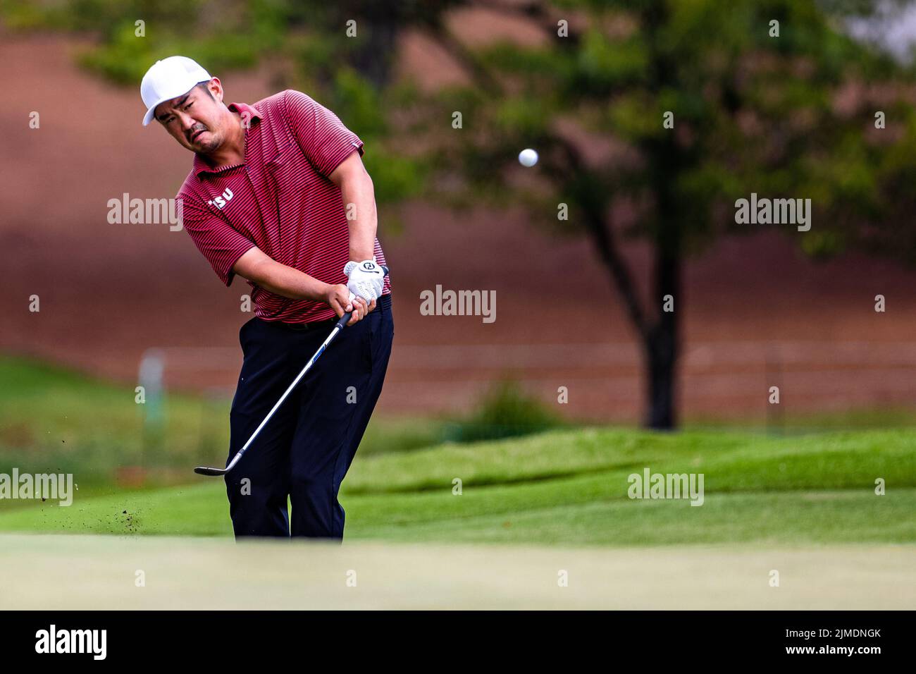 August 5, 2022: John Huh chips onto the eighteenth green during the ...