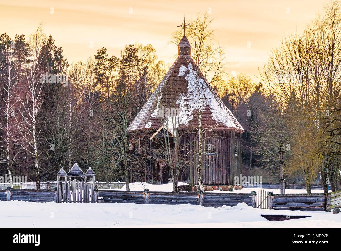 Old log church hi-res stock photography and images - Alamy