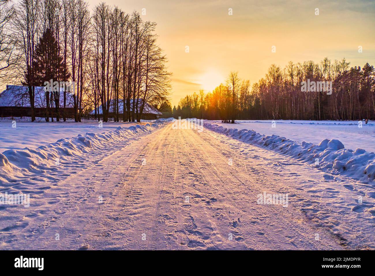 Landscape sunset country road hi-res stock photography and images - Alamy