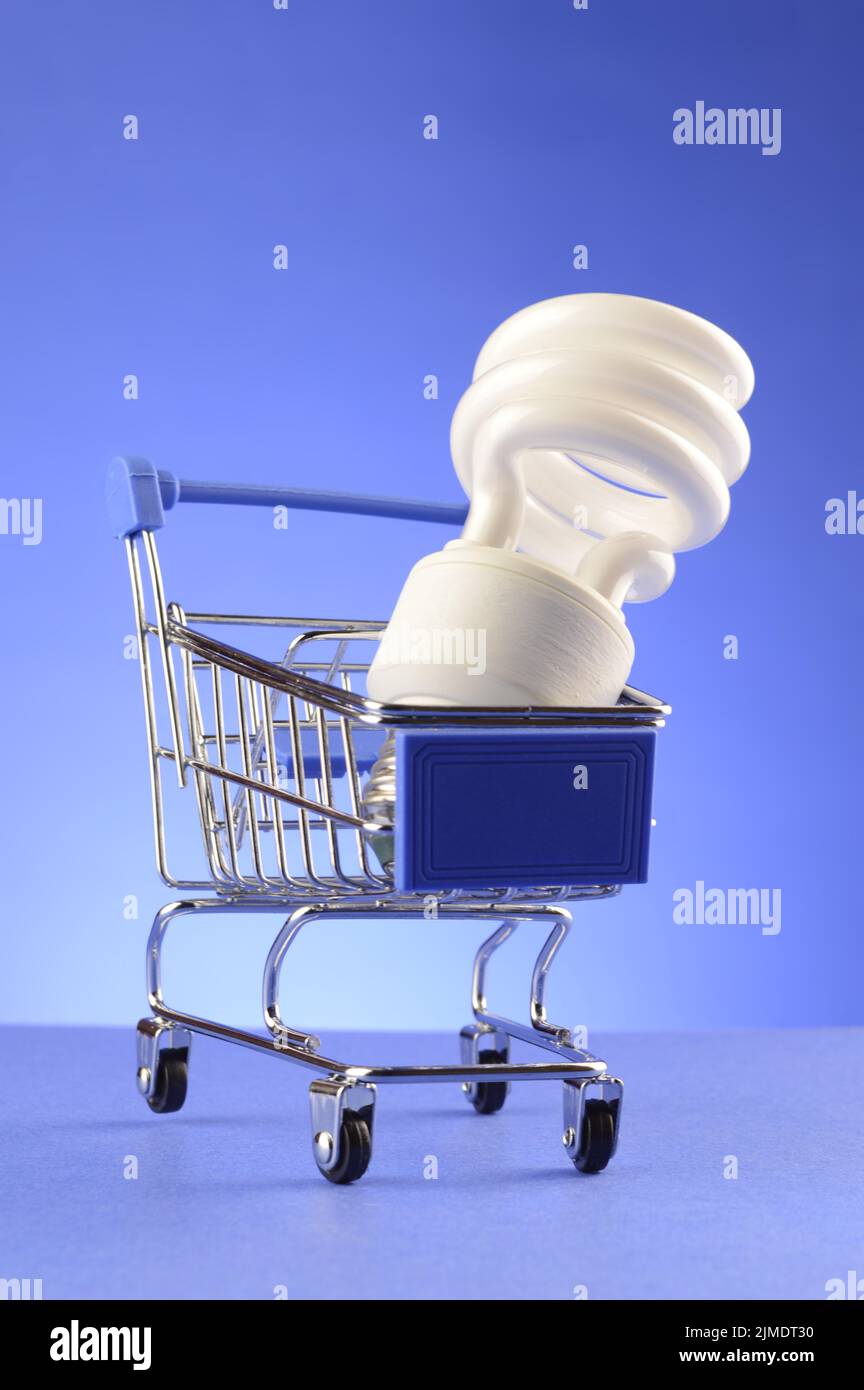Saving money concept shopping hi-res stock photography and images - Alamy