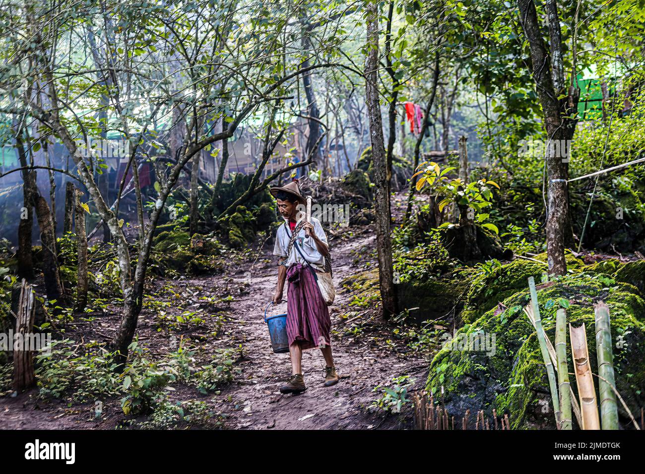 People fighting over food hi-res stock photography and images - Alamy