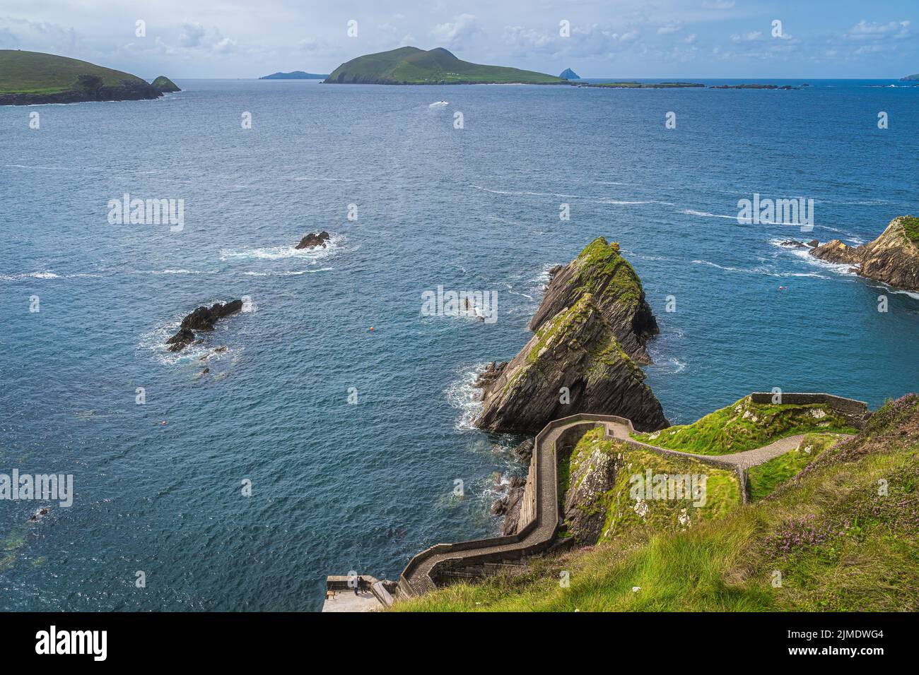 Dunquin Pier and harbour with tall cliffs, turquoise water and islands ...