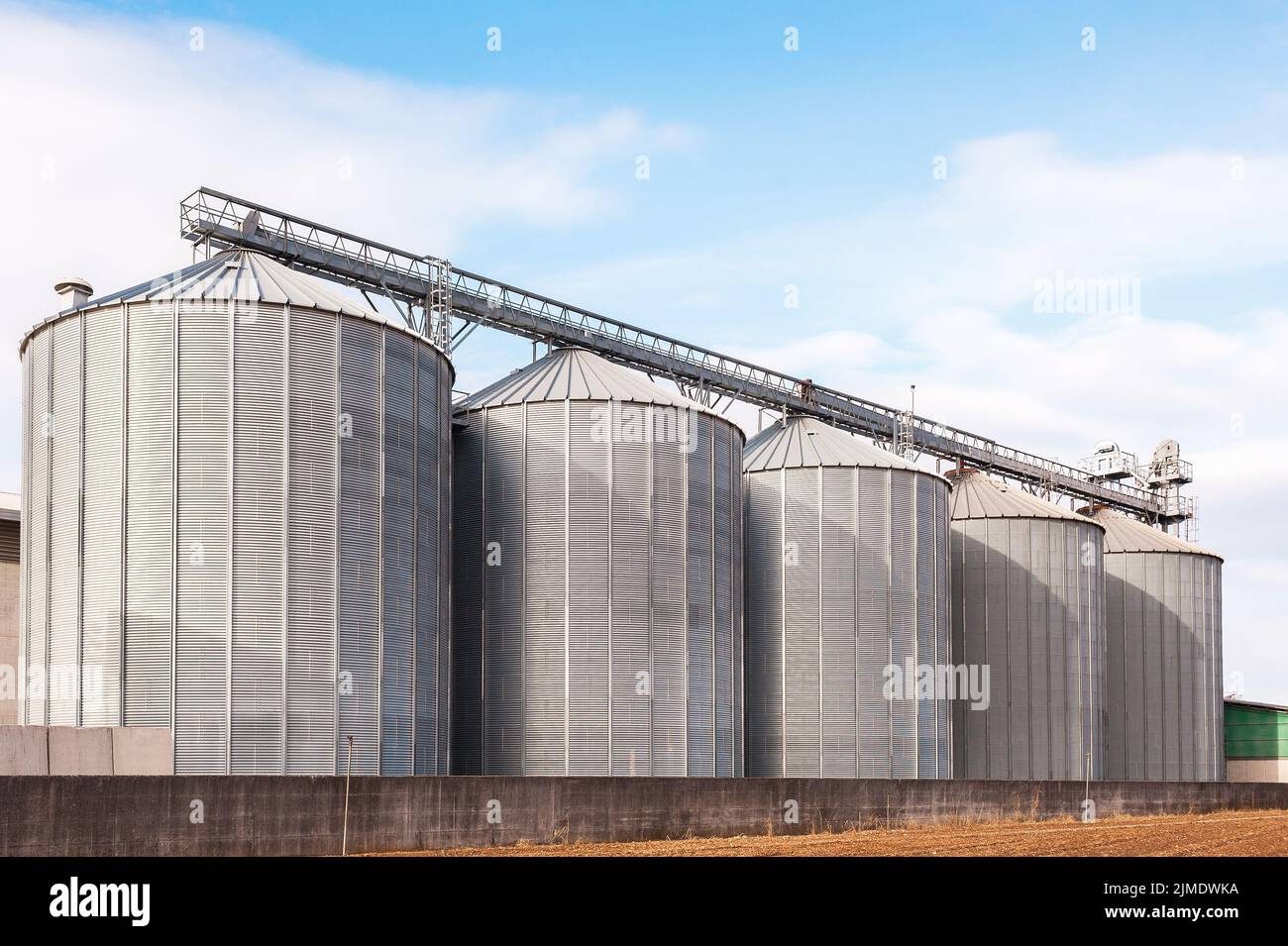 Blue silos hi-res stock photography and images - Alamy