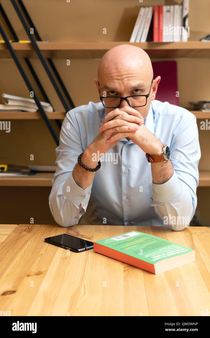 Clever face hi-res stock photography and images - Alamy