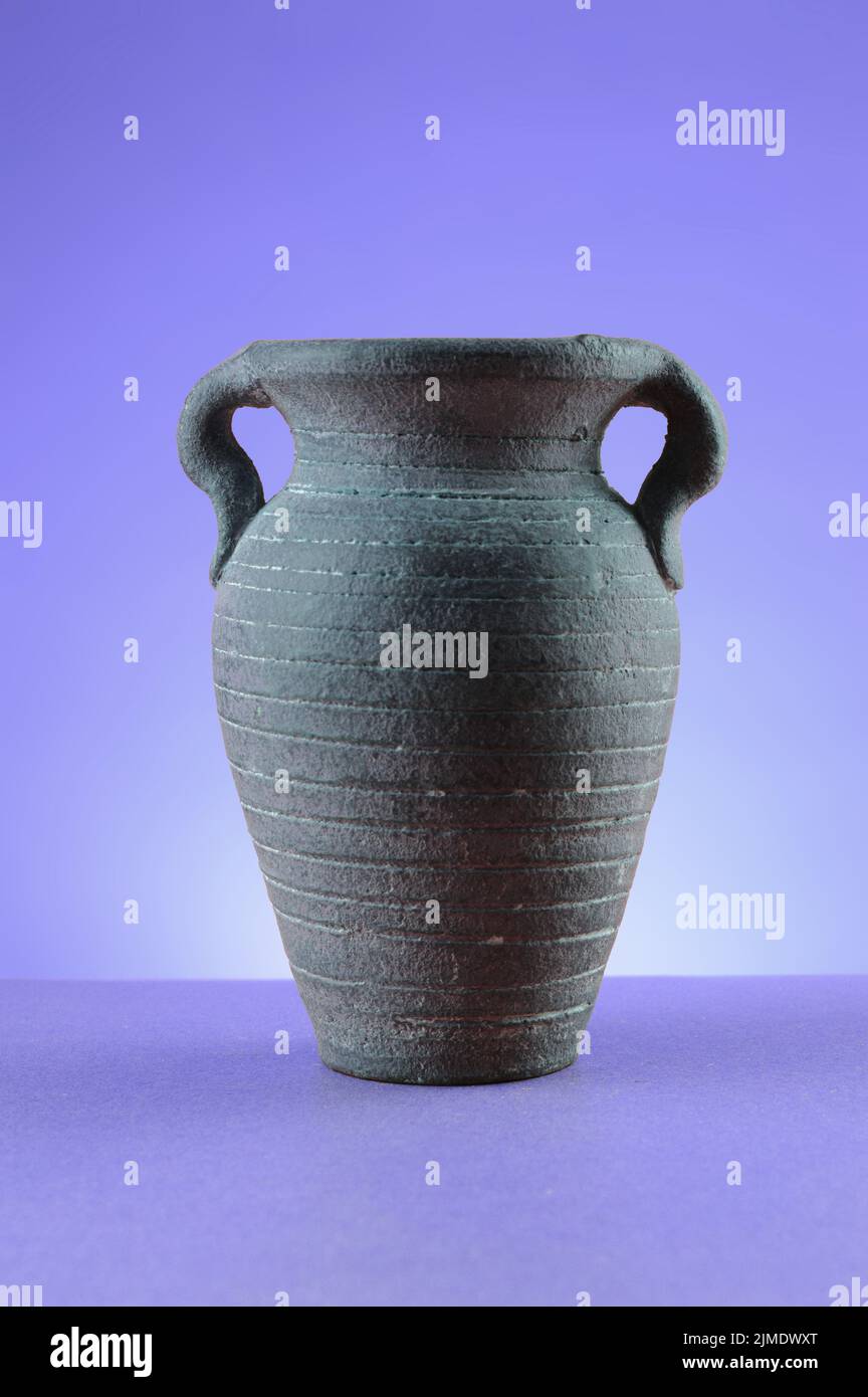 Empty vase hi-res stock photography and images - Alamy