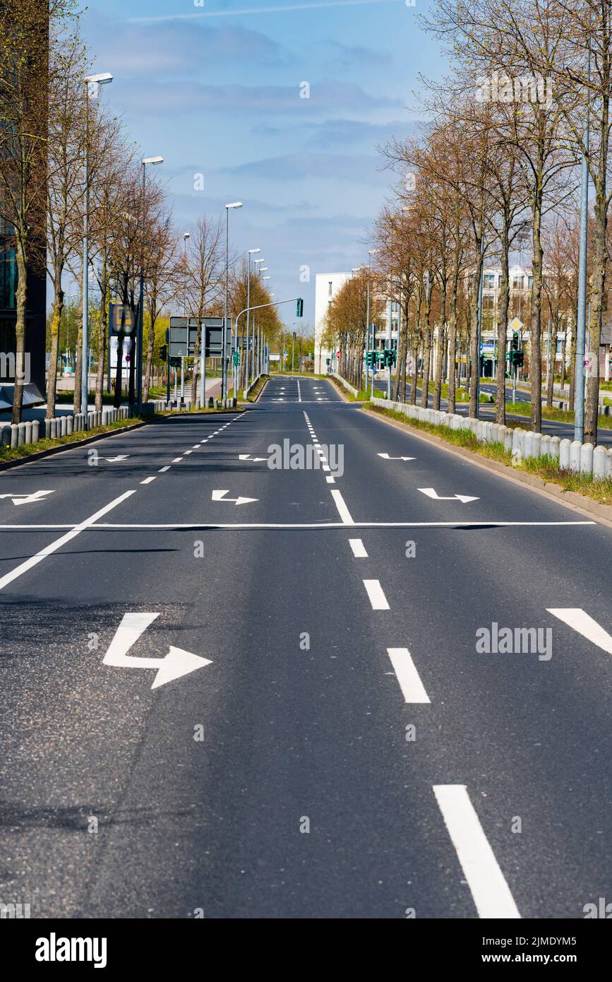 Urban city street. empty highway with cityscape Stock Photo - Alamy