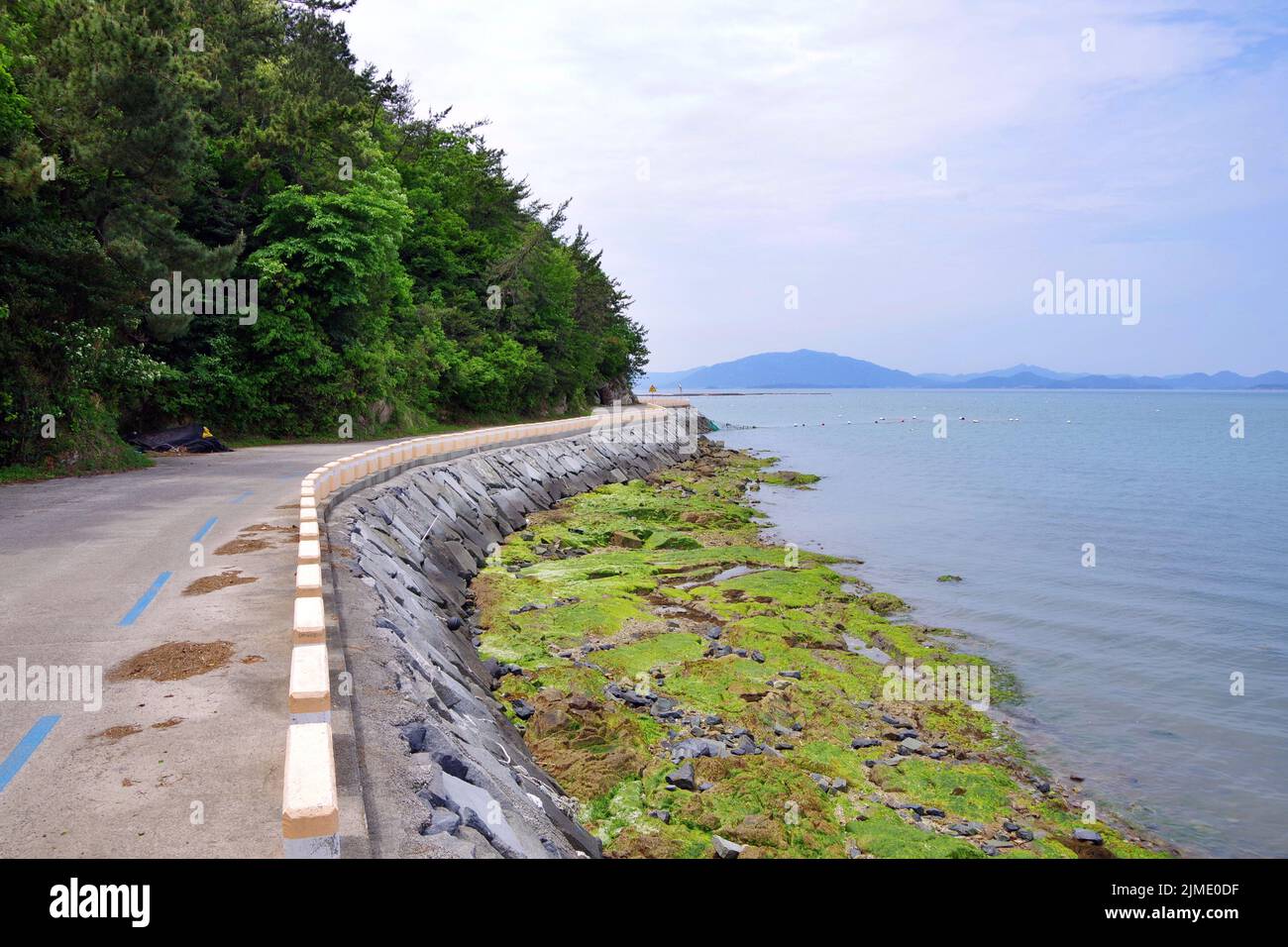 Waterside path road hi-res stock photography and images - Alamy