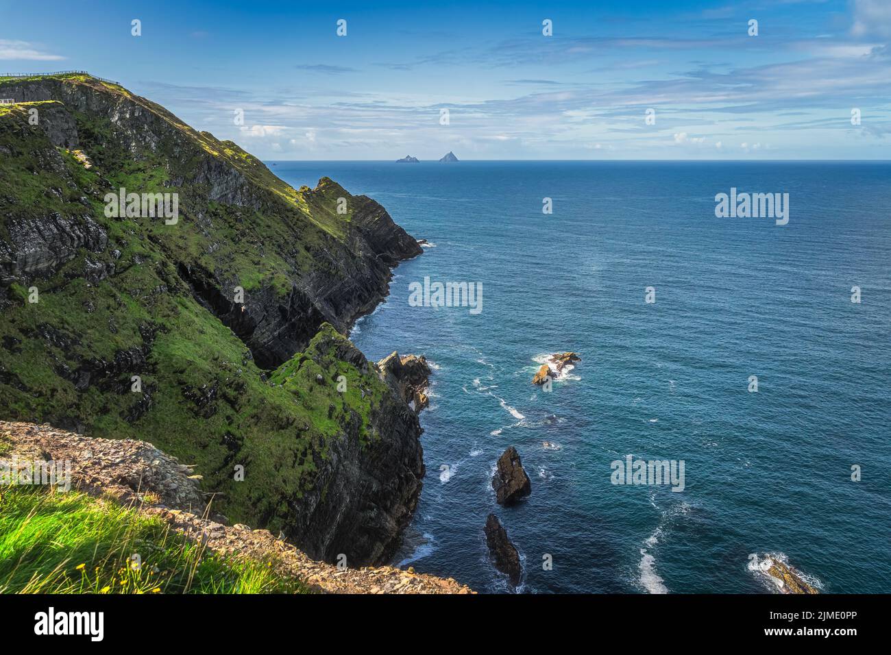 Kerry Cliffs with a view on Great Skellig island where Star Wars were ...