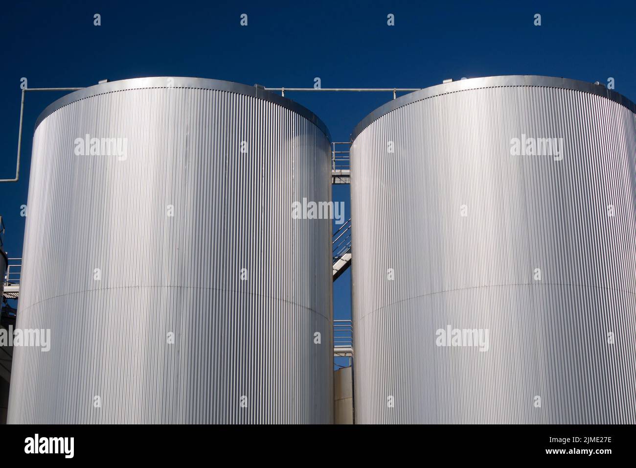 Liquid storage silos hi-res stock photography and images - Alamy