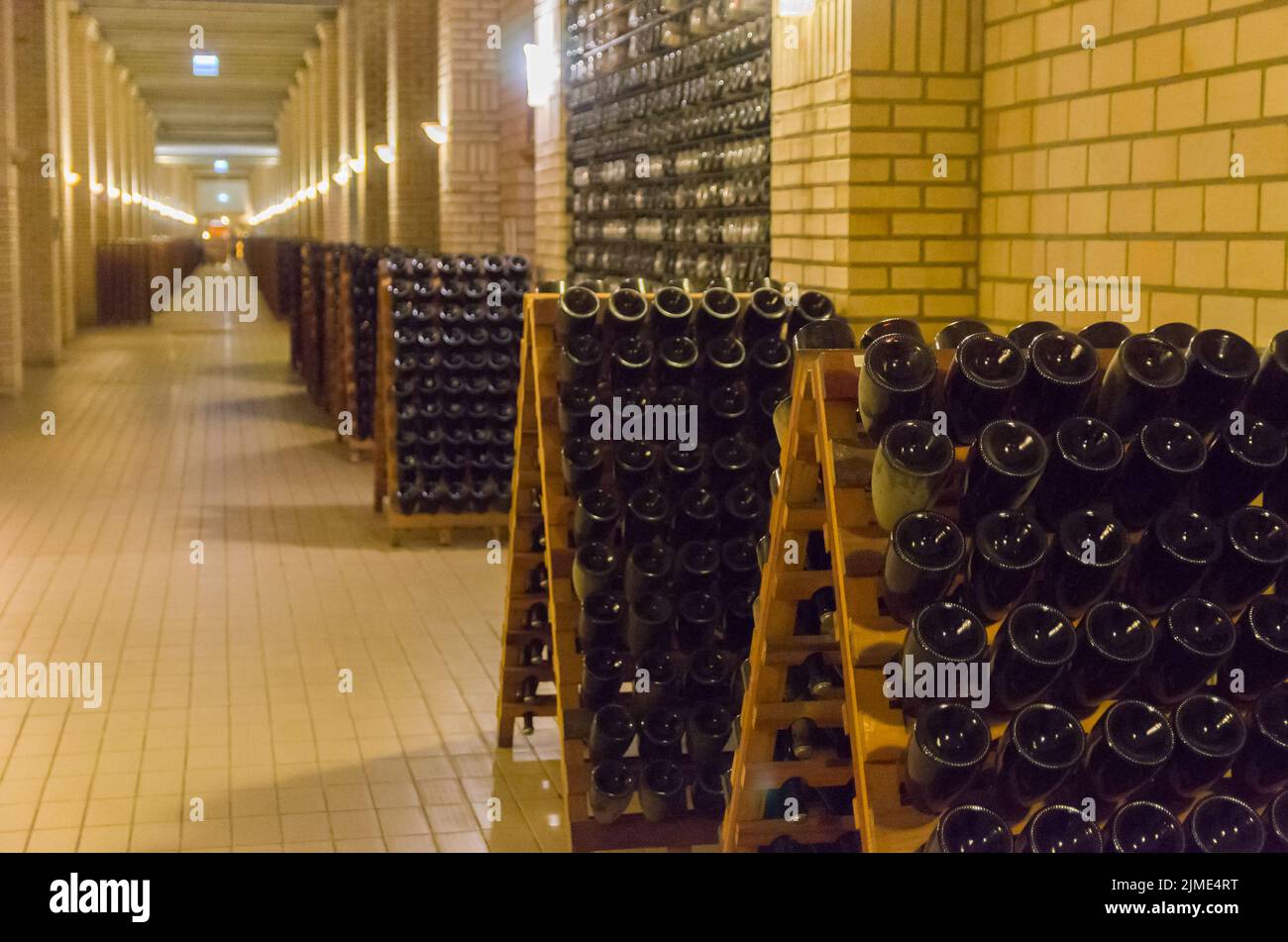 Production of sparkling wines (champagne) by the champenoise method ...
