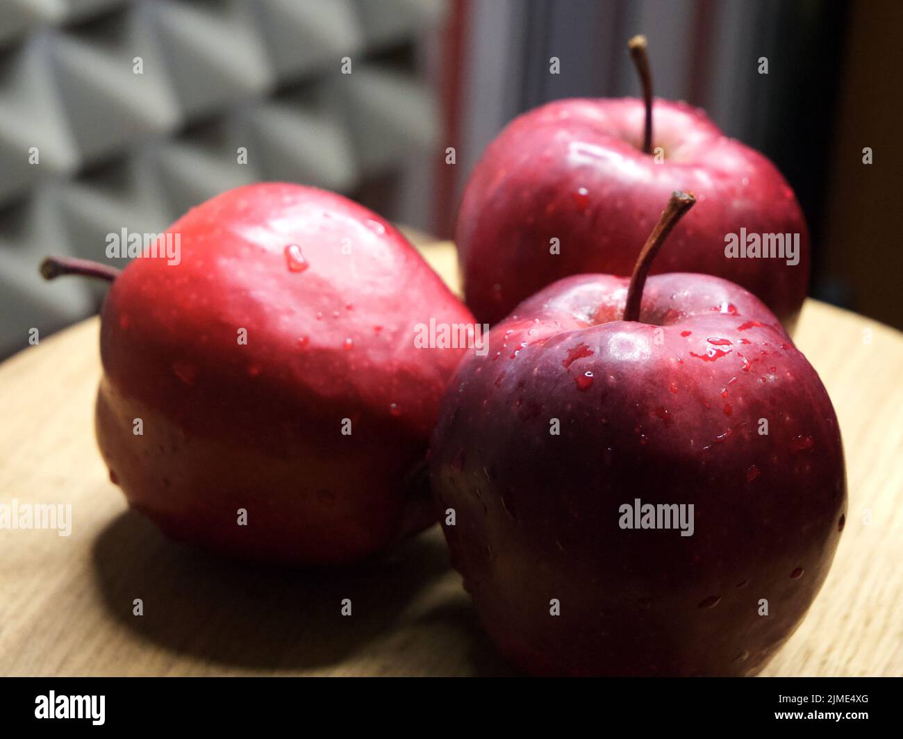 Red apples fruits hi-res stock photography and images - Alamy