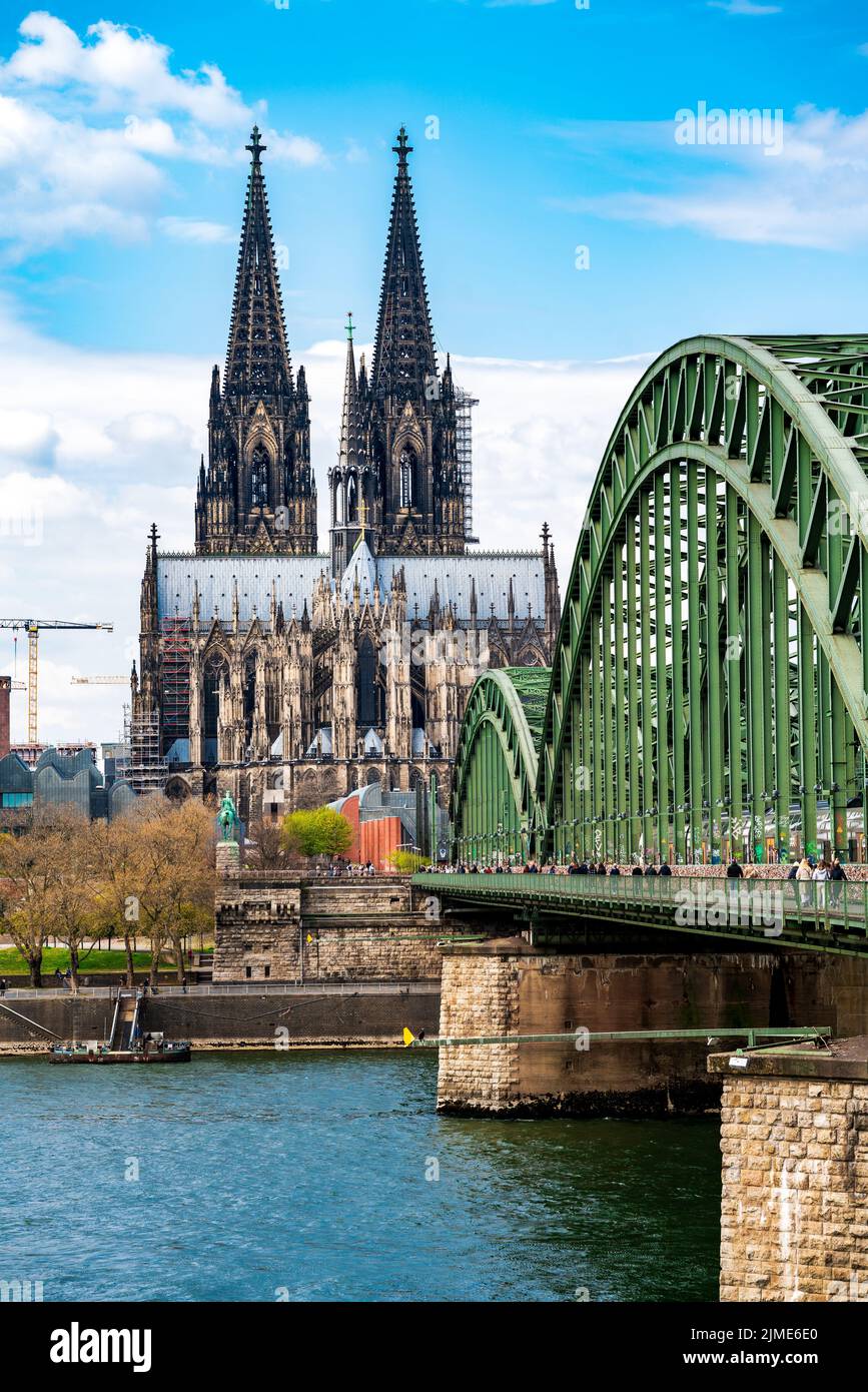 Skyline cologne germany river rhine hi-res stock photography and images ...