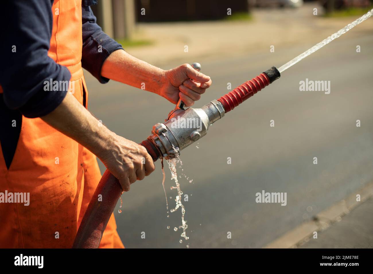 Water hose. The flow of water from the pipe Stock Photo - Alamy