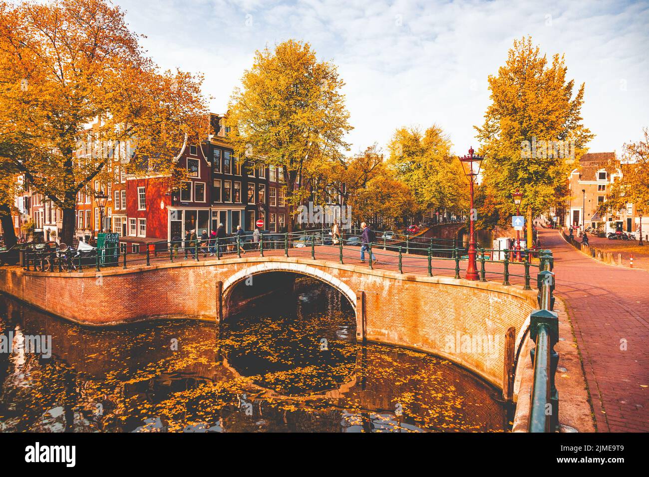 Postcard picture of beautiful canals and traditional Dutch buildings in ...