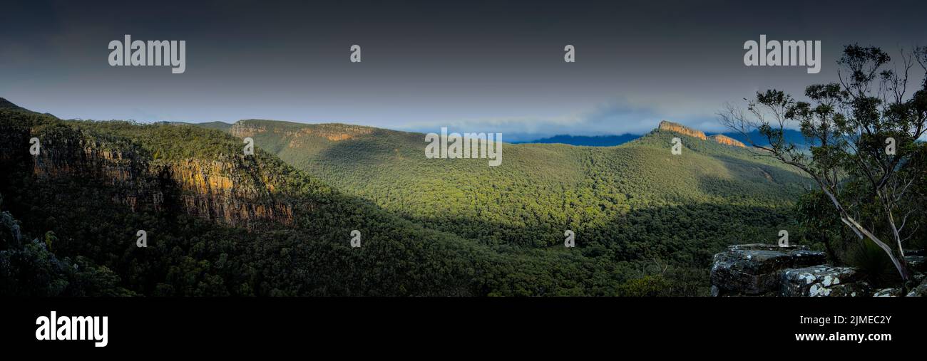 Major Mitchel Plateau and Cathedral Rock - Grampians Stock Photo - Alamy