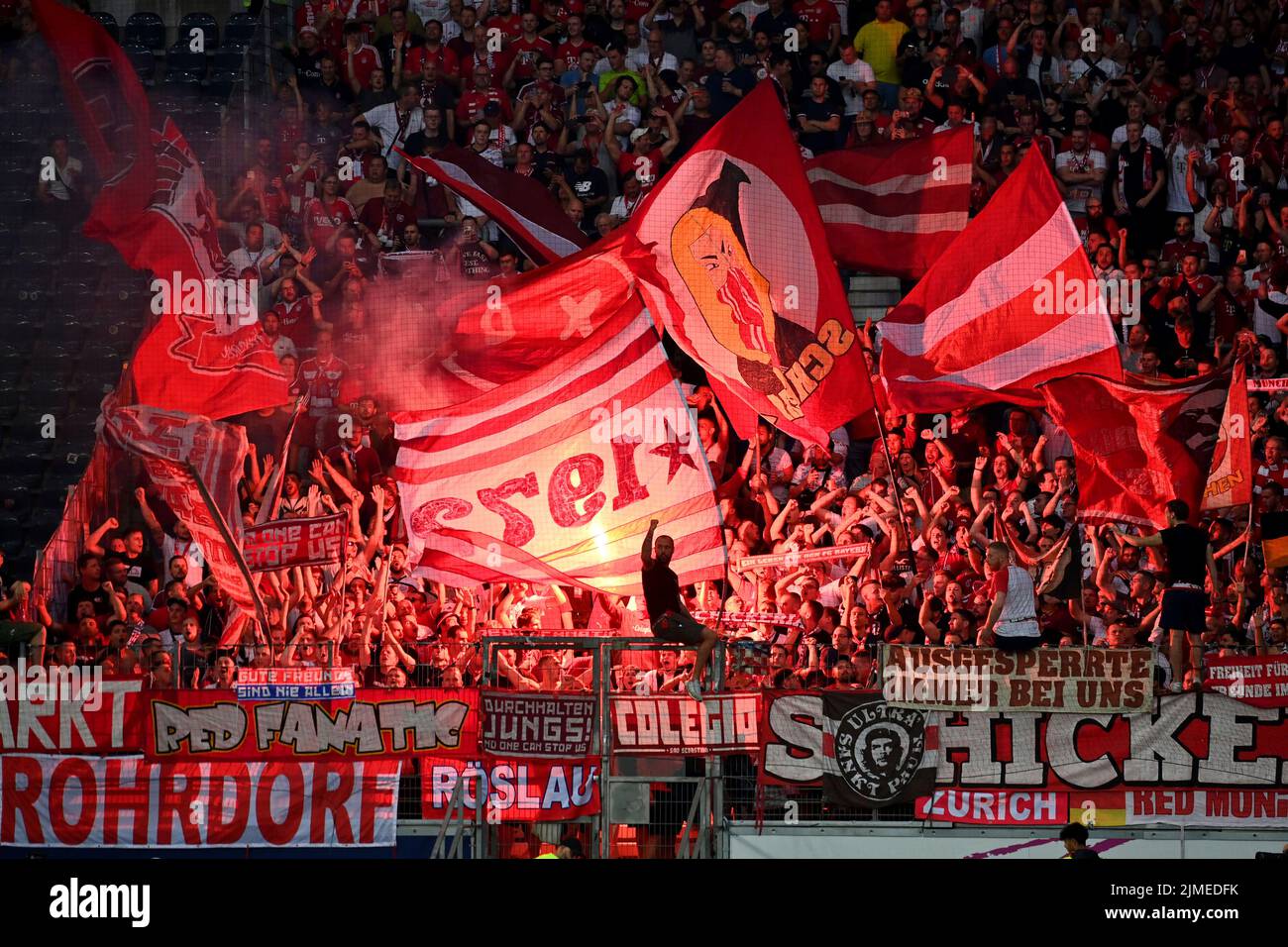 Frankfurt, Deutschland. 05th Aug, 2022. Pyrotechnics, fireworks, fire ...