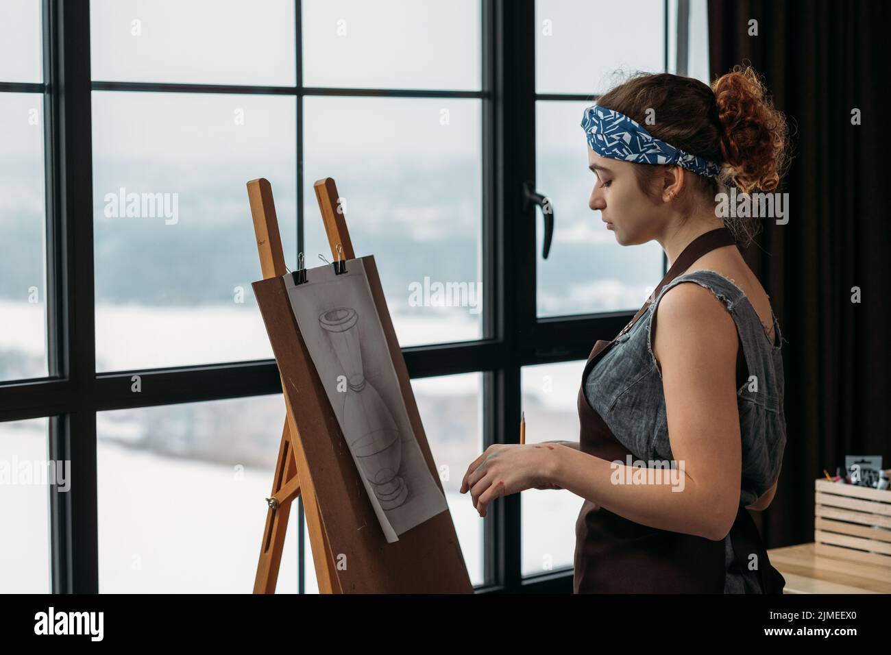 art school young lady drawing vase modern studio Stock Photo - Alamy