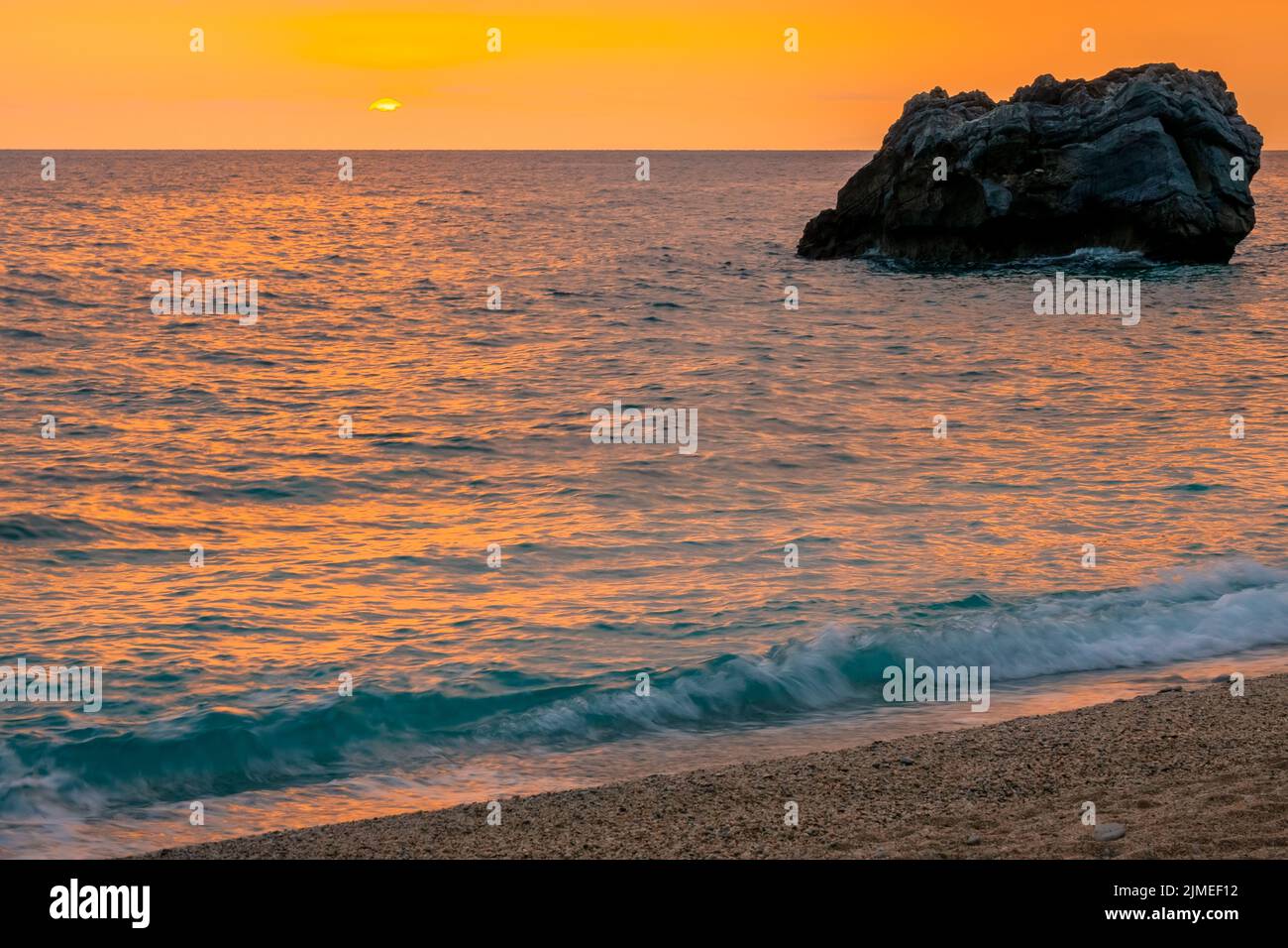 Strip of beach hi-res stock photography and images - Alamy