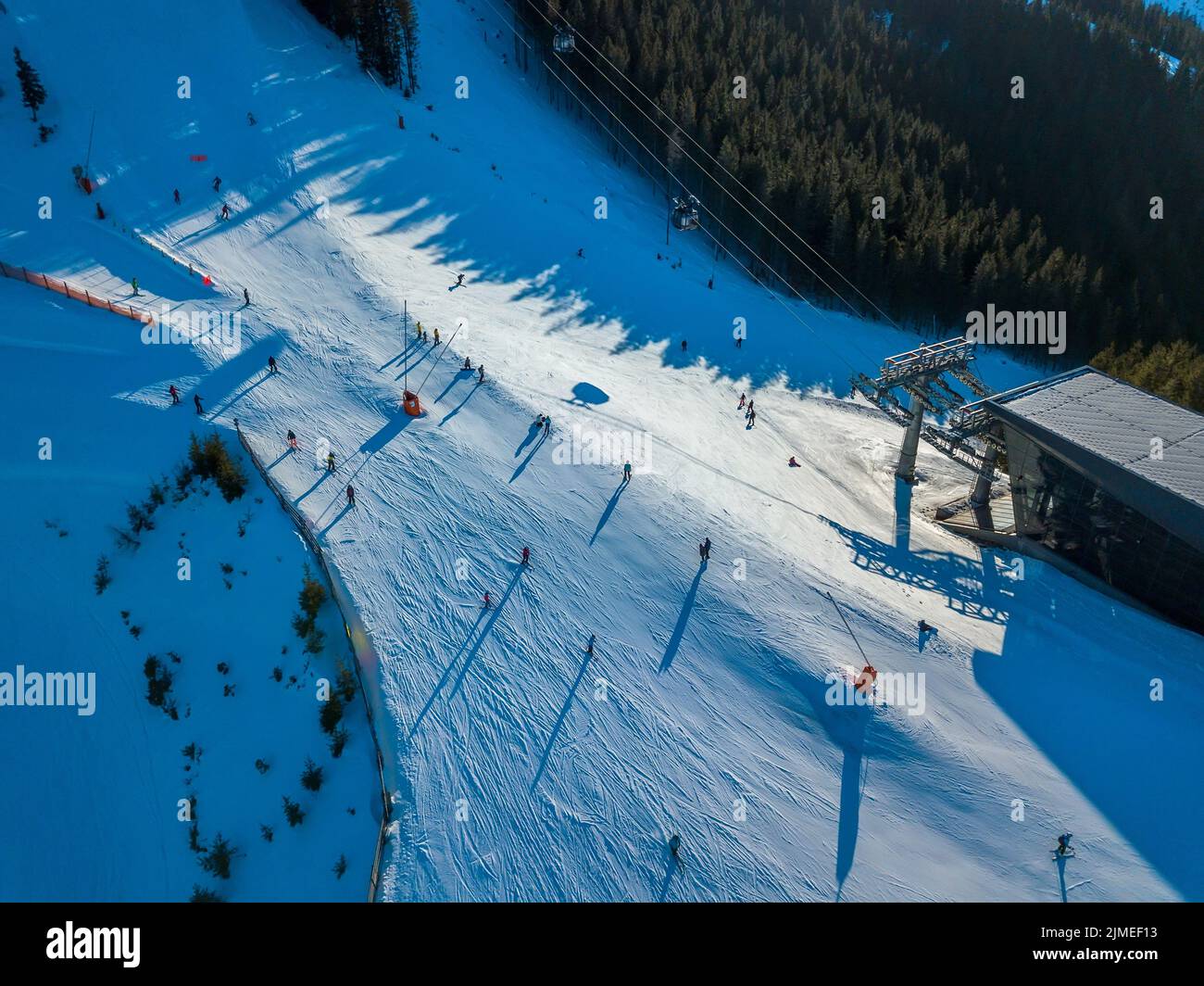 Ski slopes in wooded hi-res stock photography and images - Alamy