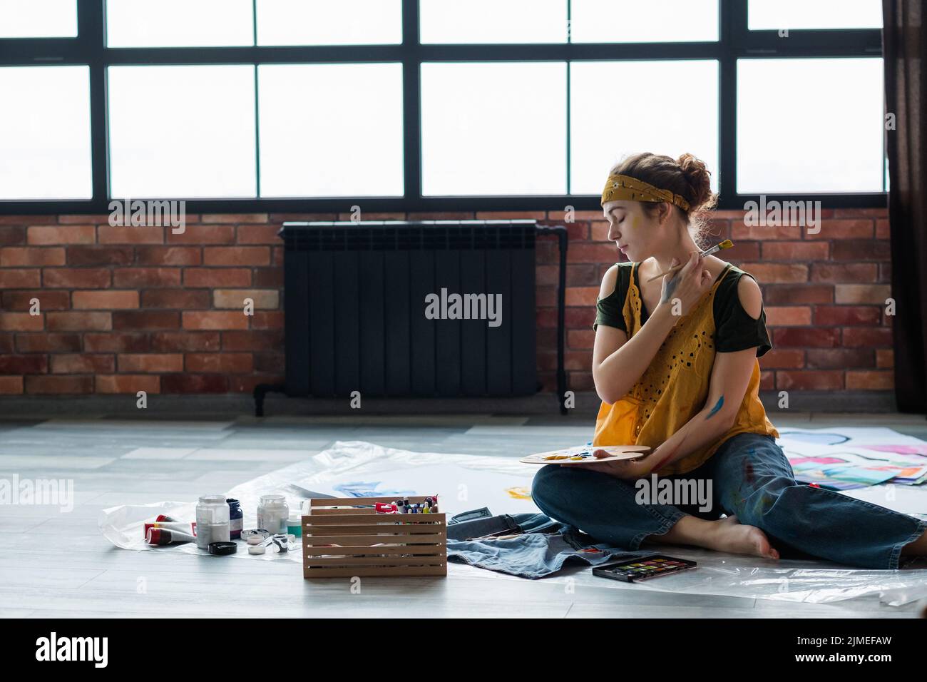 art hobby recreation female artist painting Stock Photo - Alamy