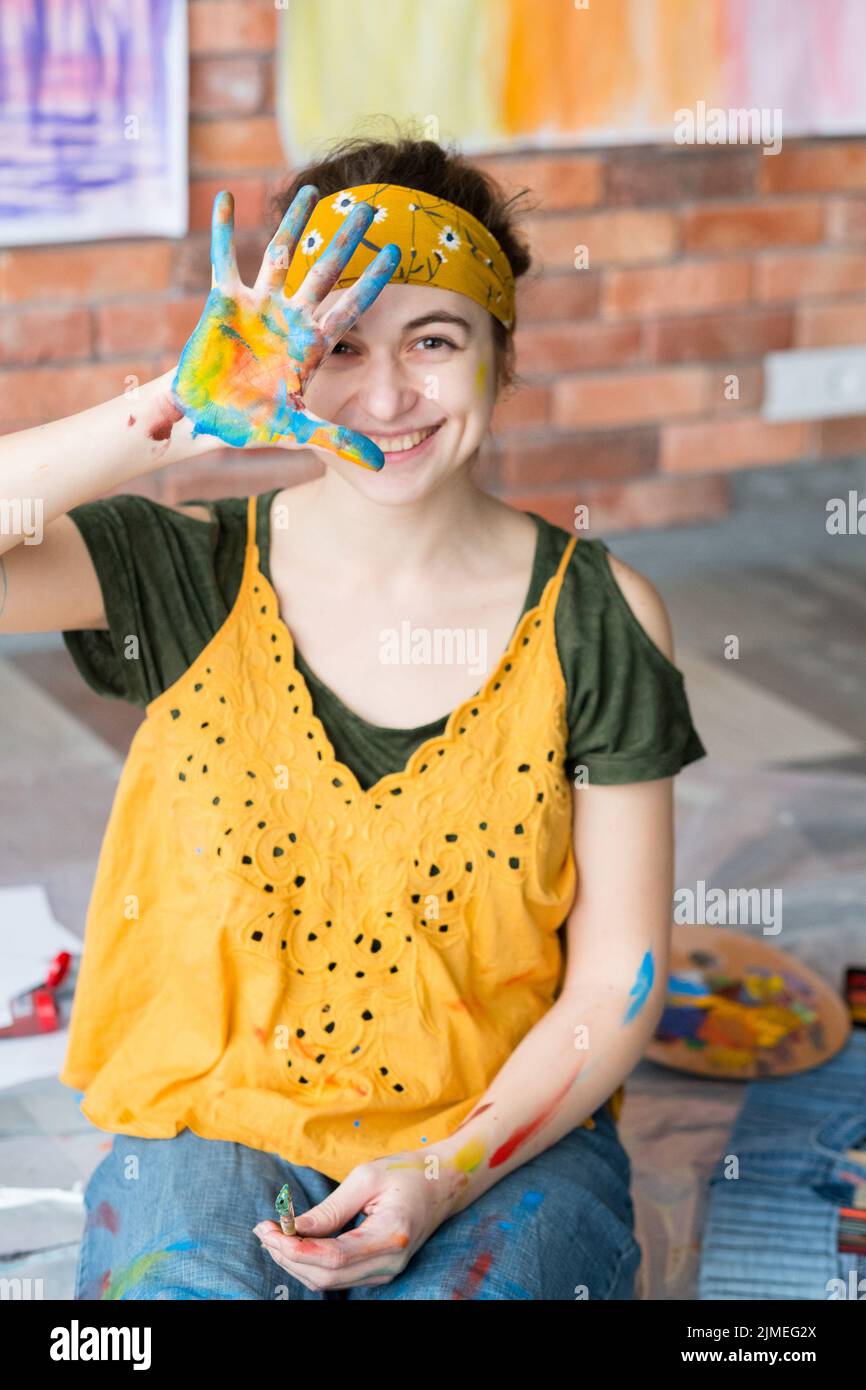 fine art hobby portrait lady fun smiling paint Stock Photo - Alamy