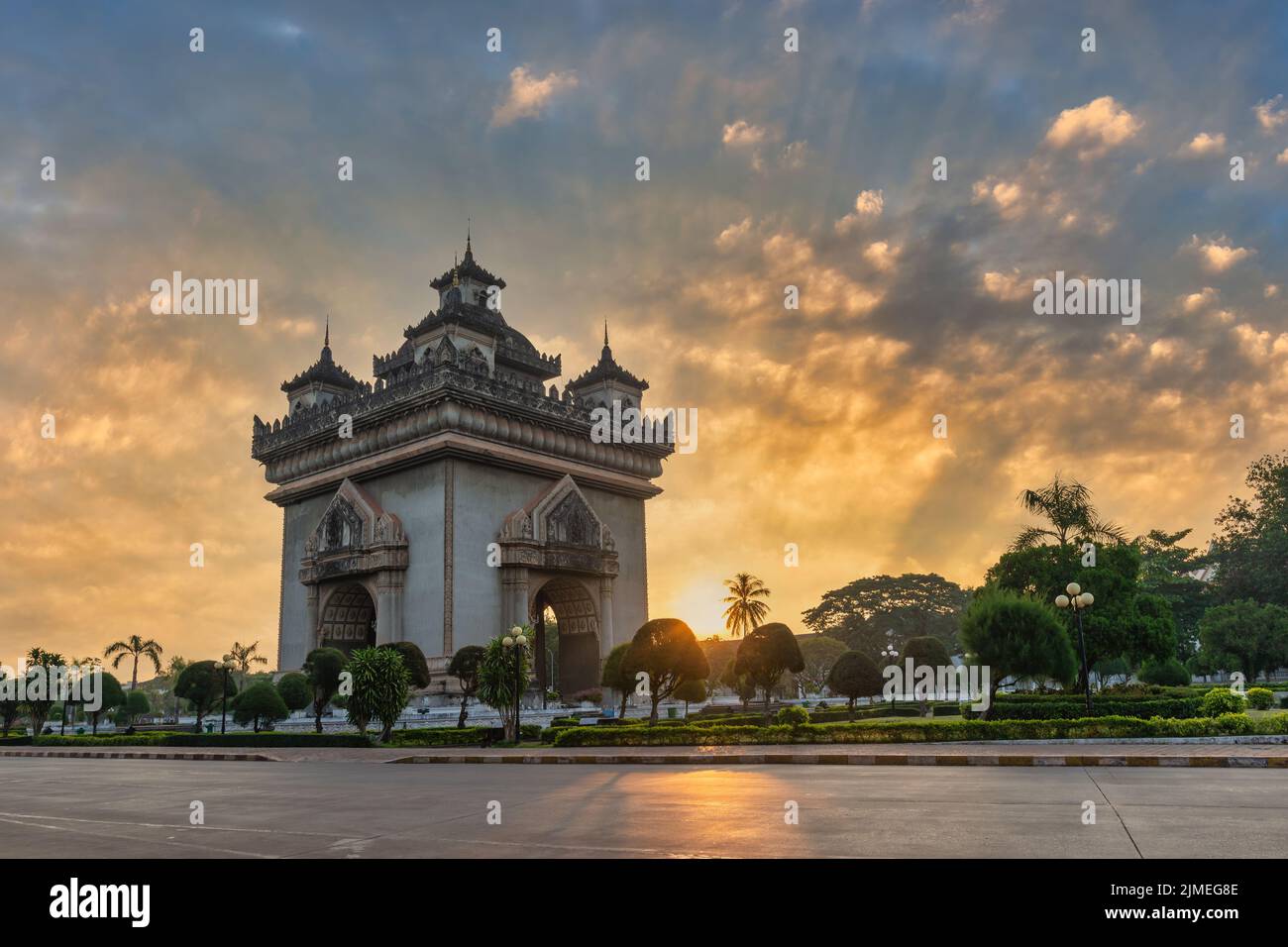 Vientiane Laos, sunrise city skyline at Patuxai (Patuxay) the most ...