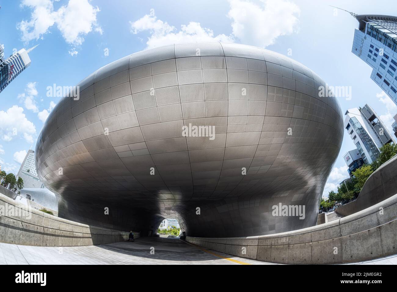 Seoul design plaza day hi-res stock photography and images - Alamy