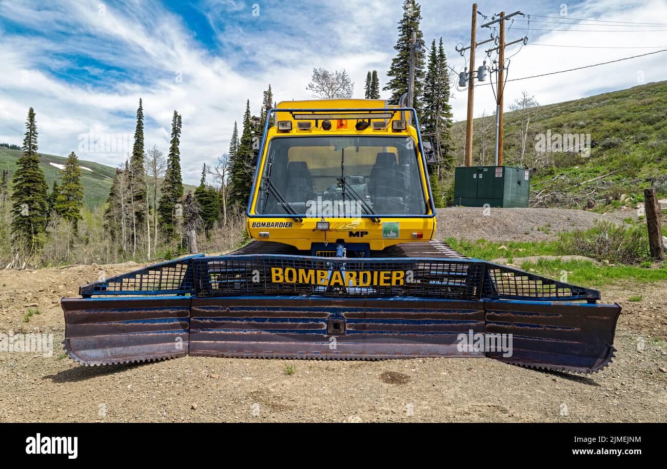 Bombardier plus mp snowcat hi-res stock photography and images - Alamy