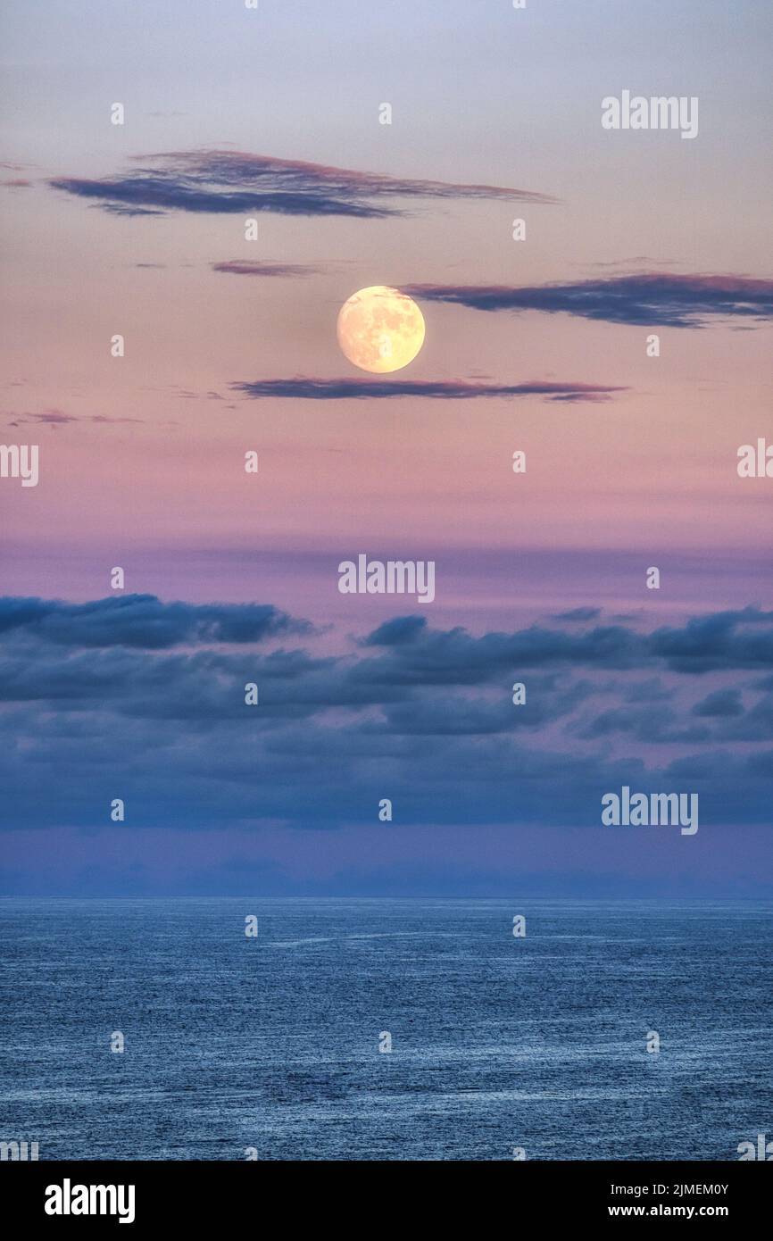 Sunset lit full moon Stock Photo - Alamy
