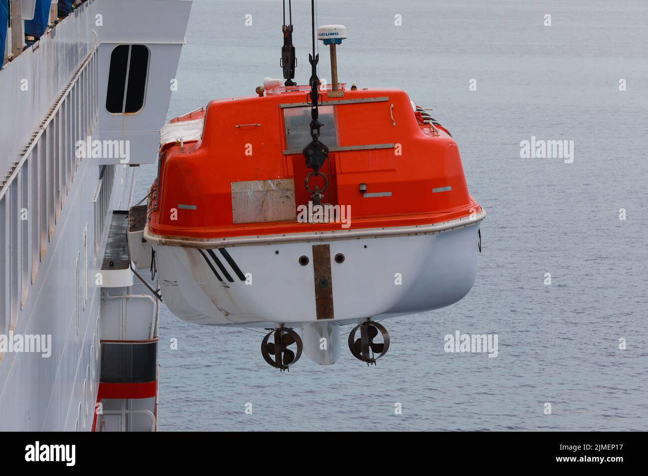 Lifeboats oil rig hi-res stock photography and images - Alamy