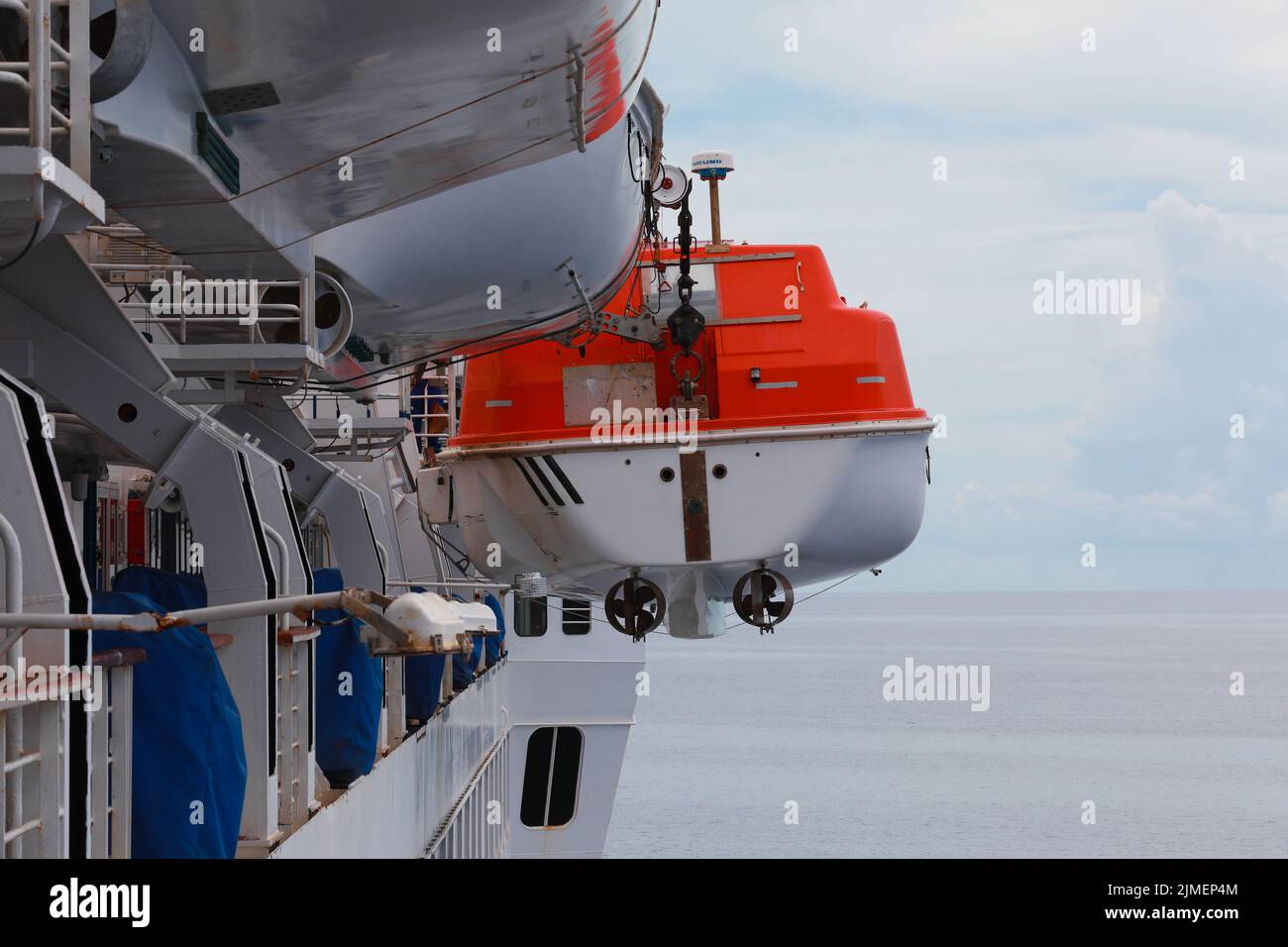 Lifeboats oil rig hi-res stock photography and images - Alamy