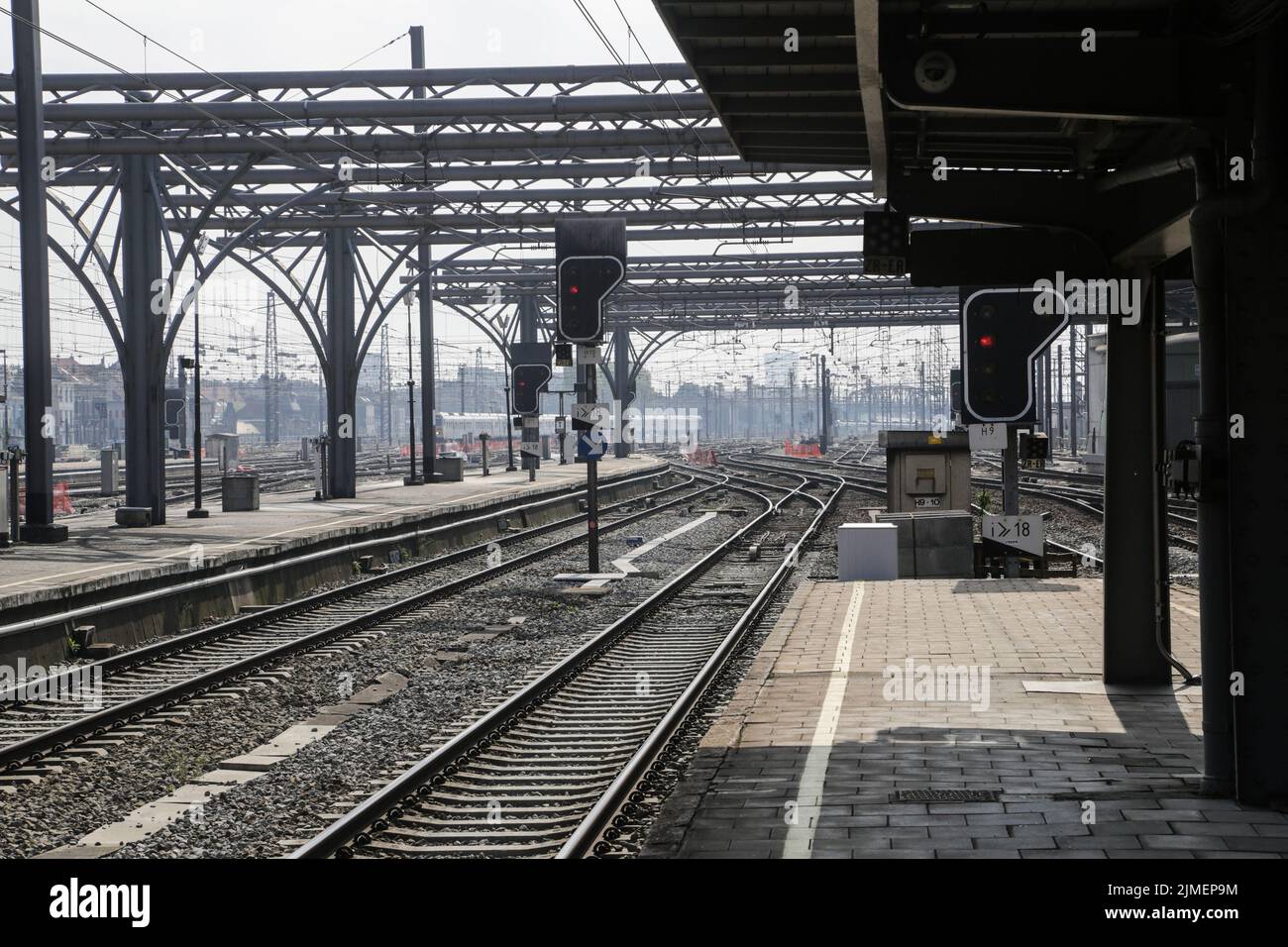 Brussels central train station hi-res stock photography and images - Alamy