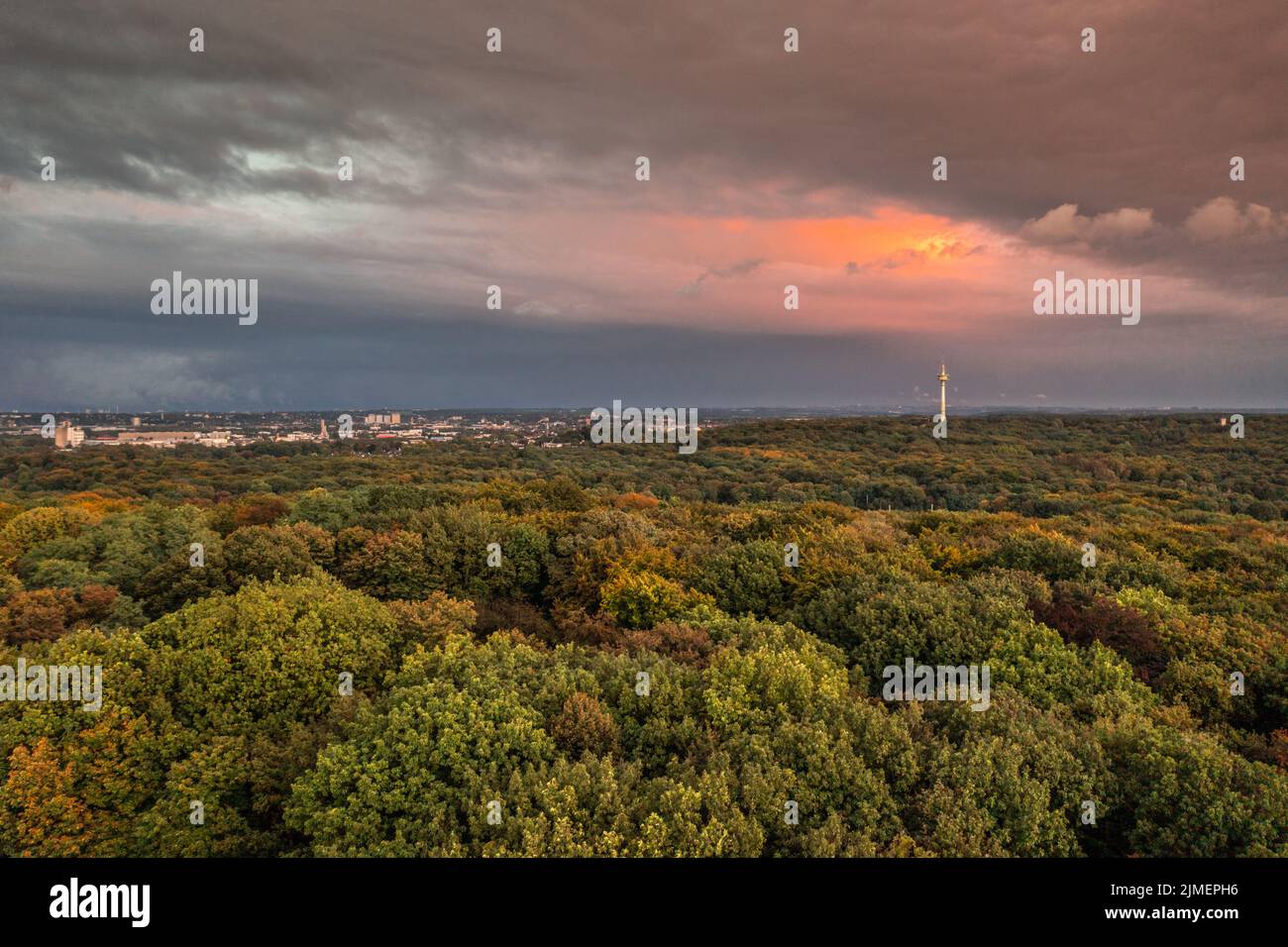 Beautiful sunset above urban area hi-res stock photography and images ...
